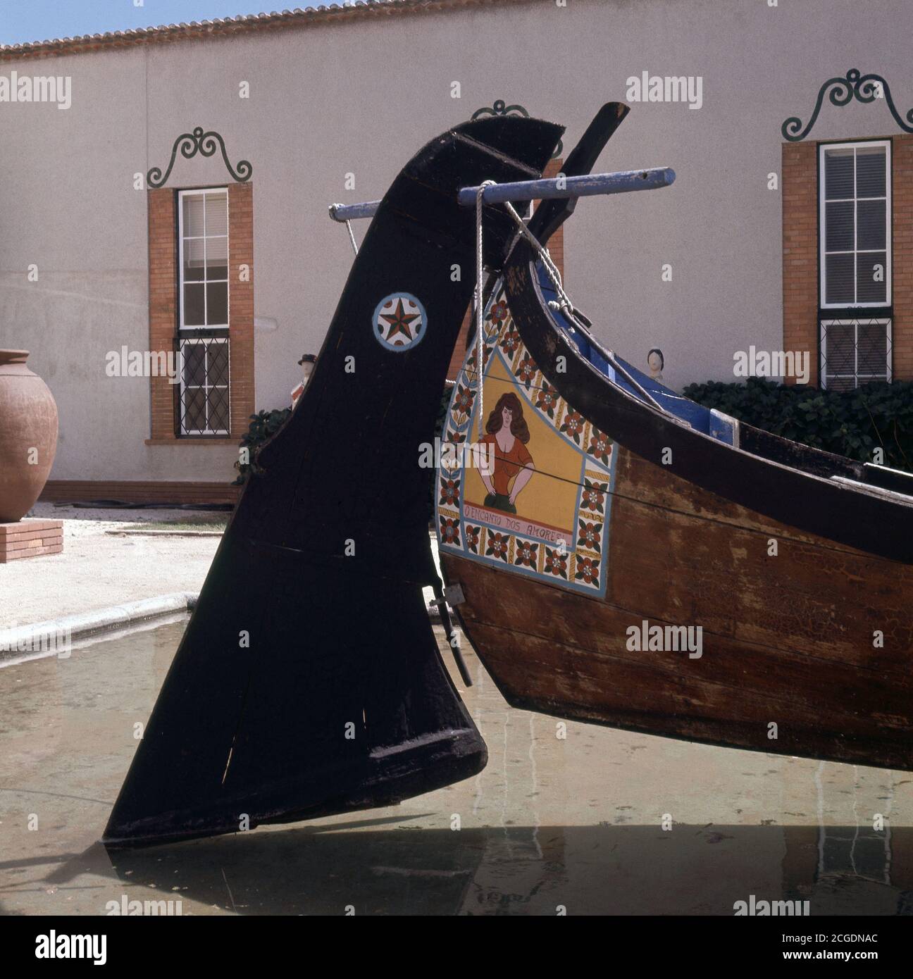 POPA DE UN BARCO PORTUGUES - DECORACION POPULAR. Location: MUSEO DE ...