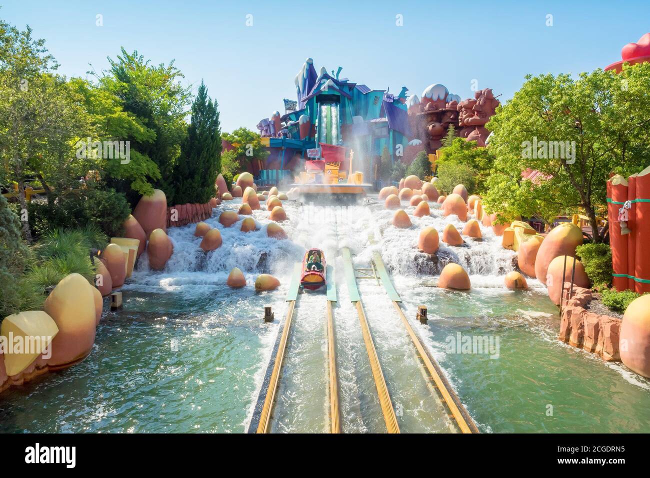 Water splash log flume ride hi-res stock photography and images - Alamy