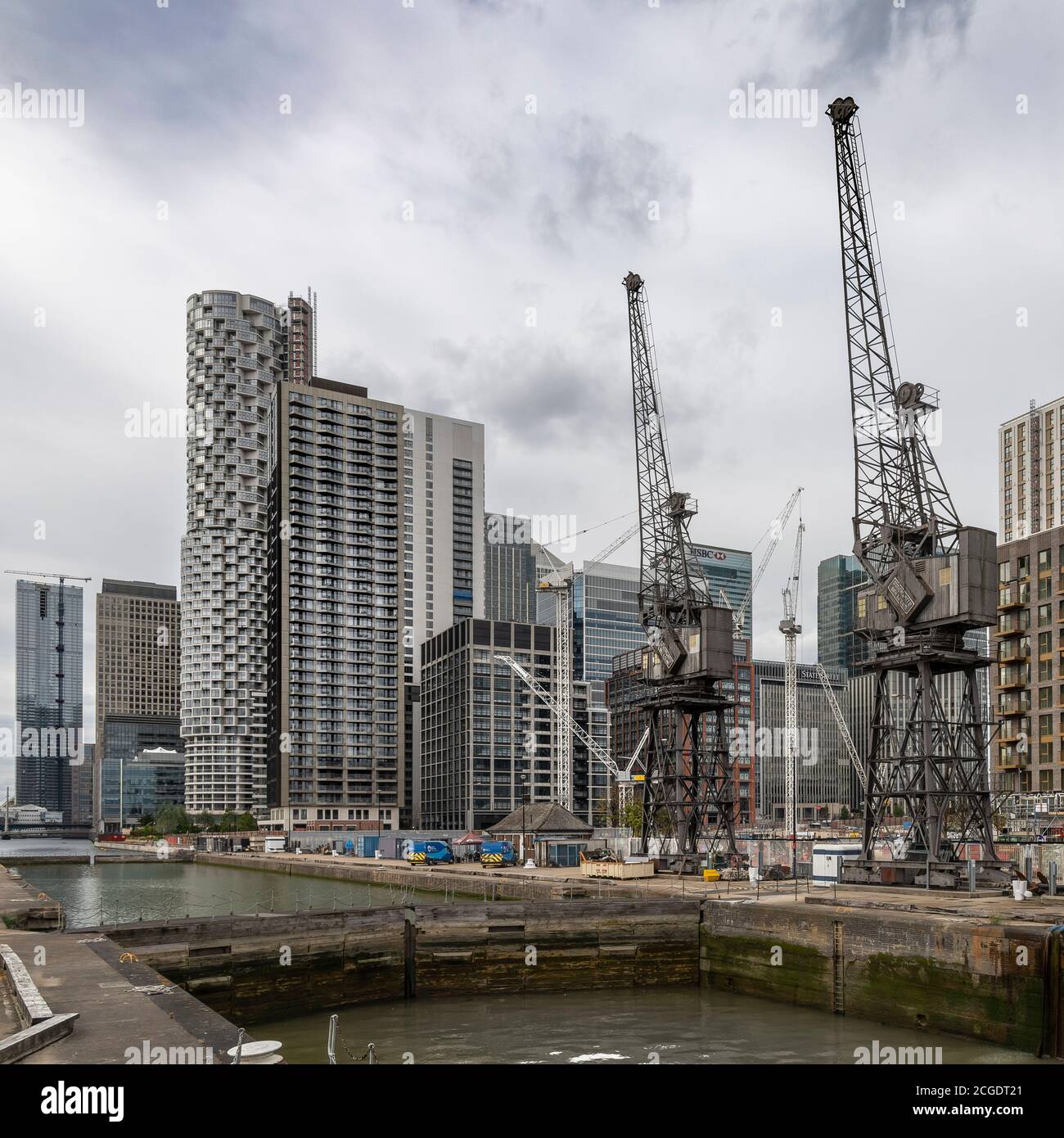 Canary wharf area docklands dockside hi-res stock photography and ...