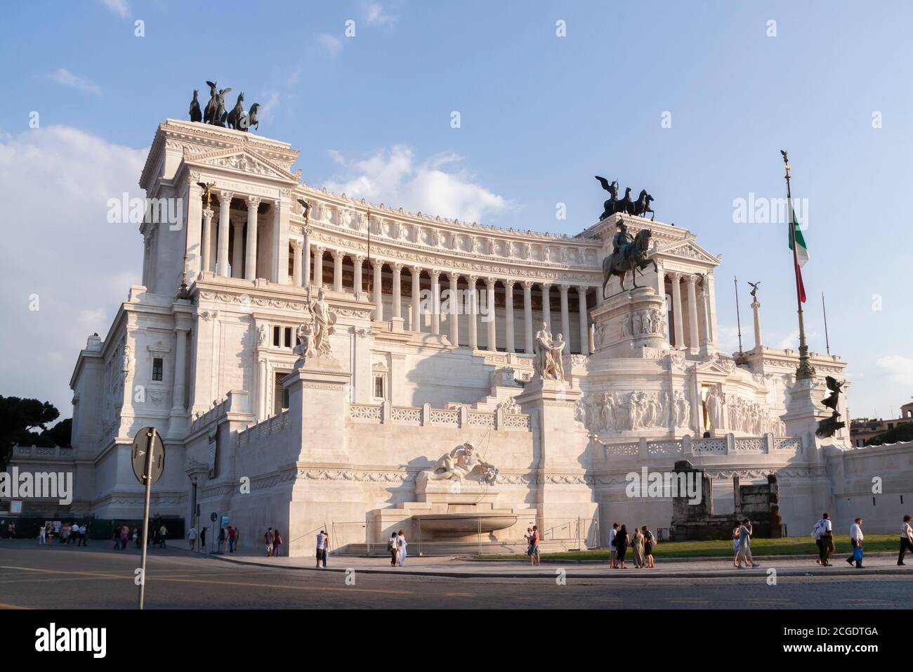 Victor emmanuel monument 2010 hi-res stock photography and images - Alamy