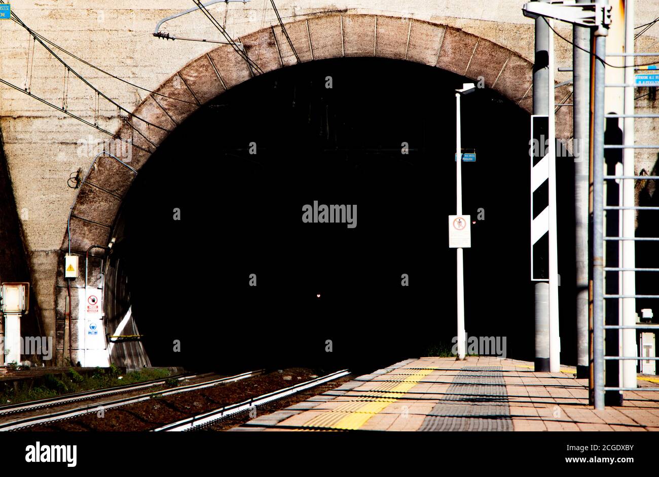 Train entering railroad tunnel hi-res stock photography and images - Alamy
