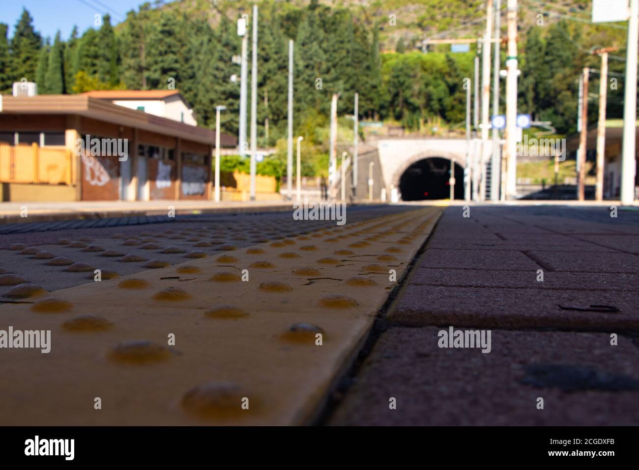Train entering railroad tunnel hi-res stock photography and images - Alamy