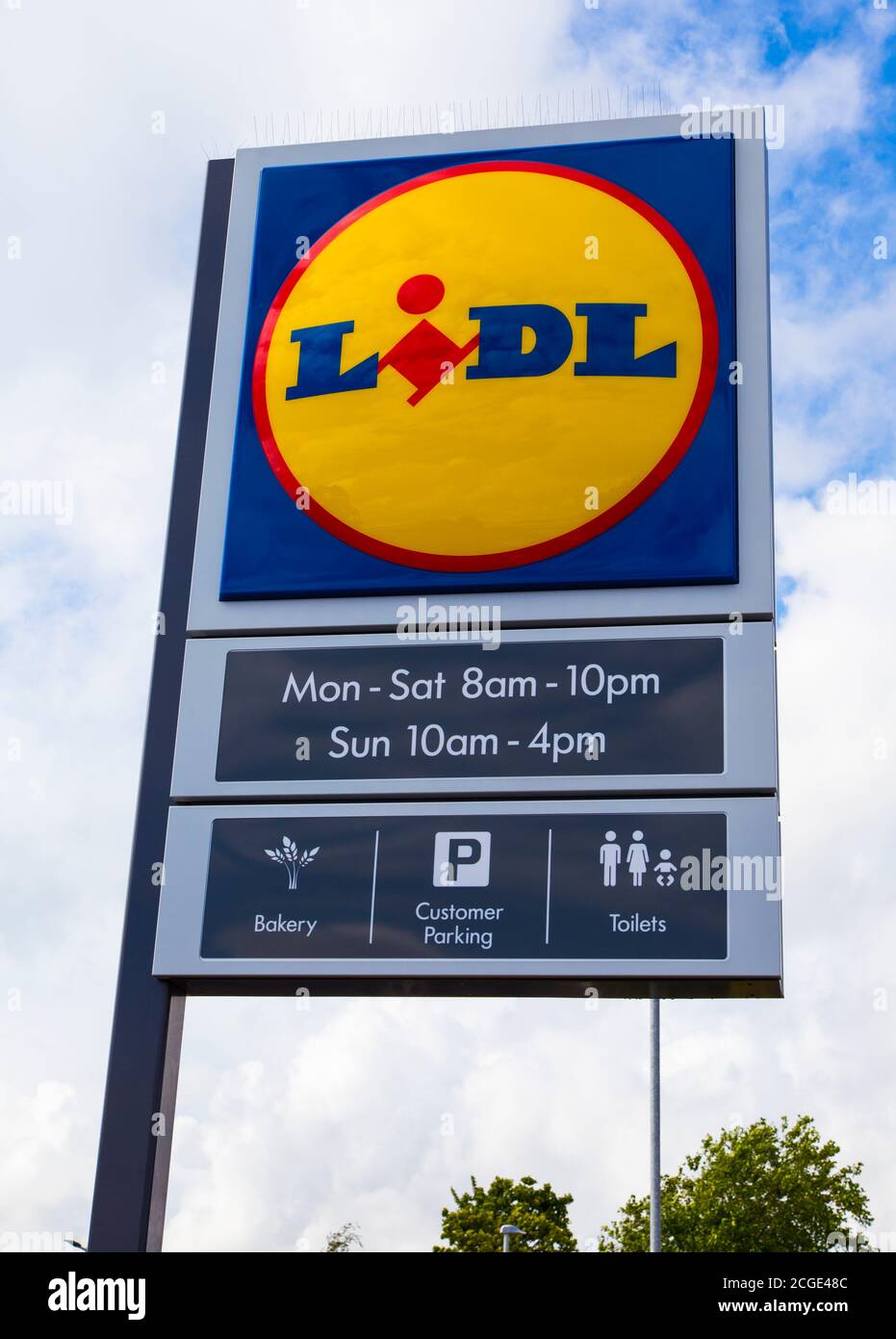 Lidl supermarket sign Stock Photo - Alamy