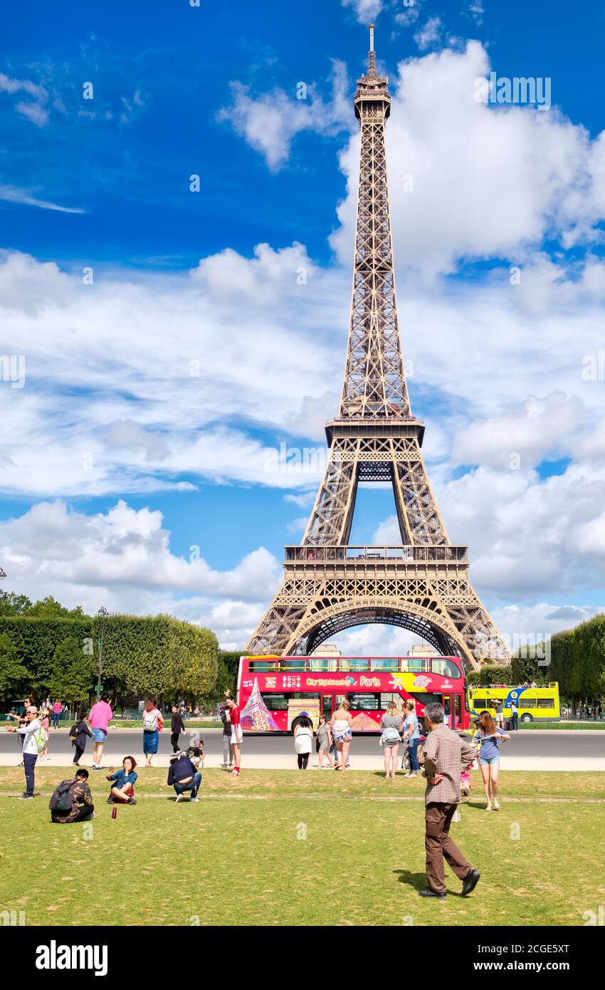 Eiffel tower summer hi-res stock photography and images - Alamy