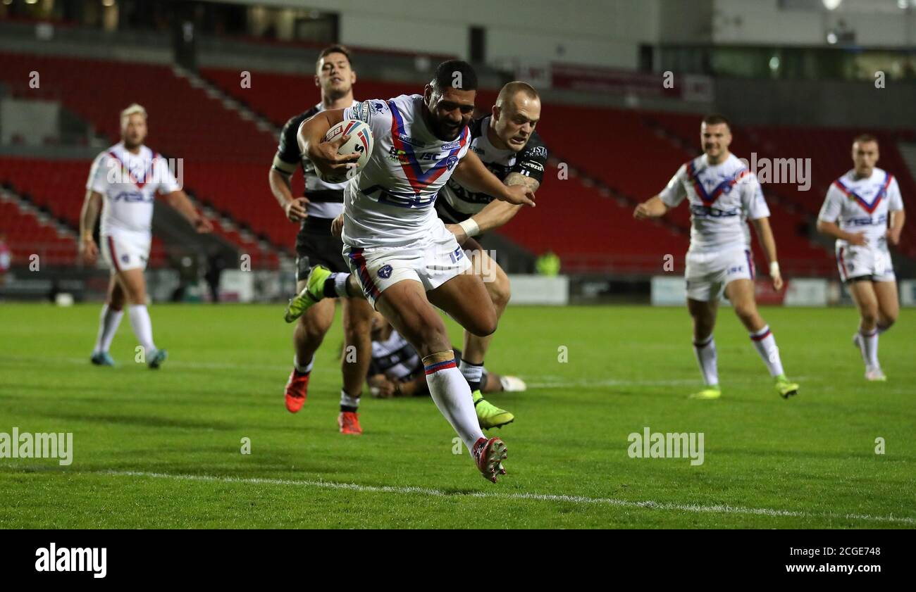 Wakefield's Kelepi Tanginoa runs in to score a try during the Betfred ...