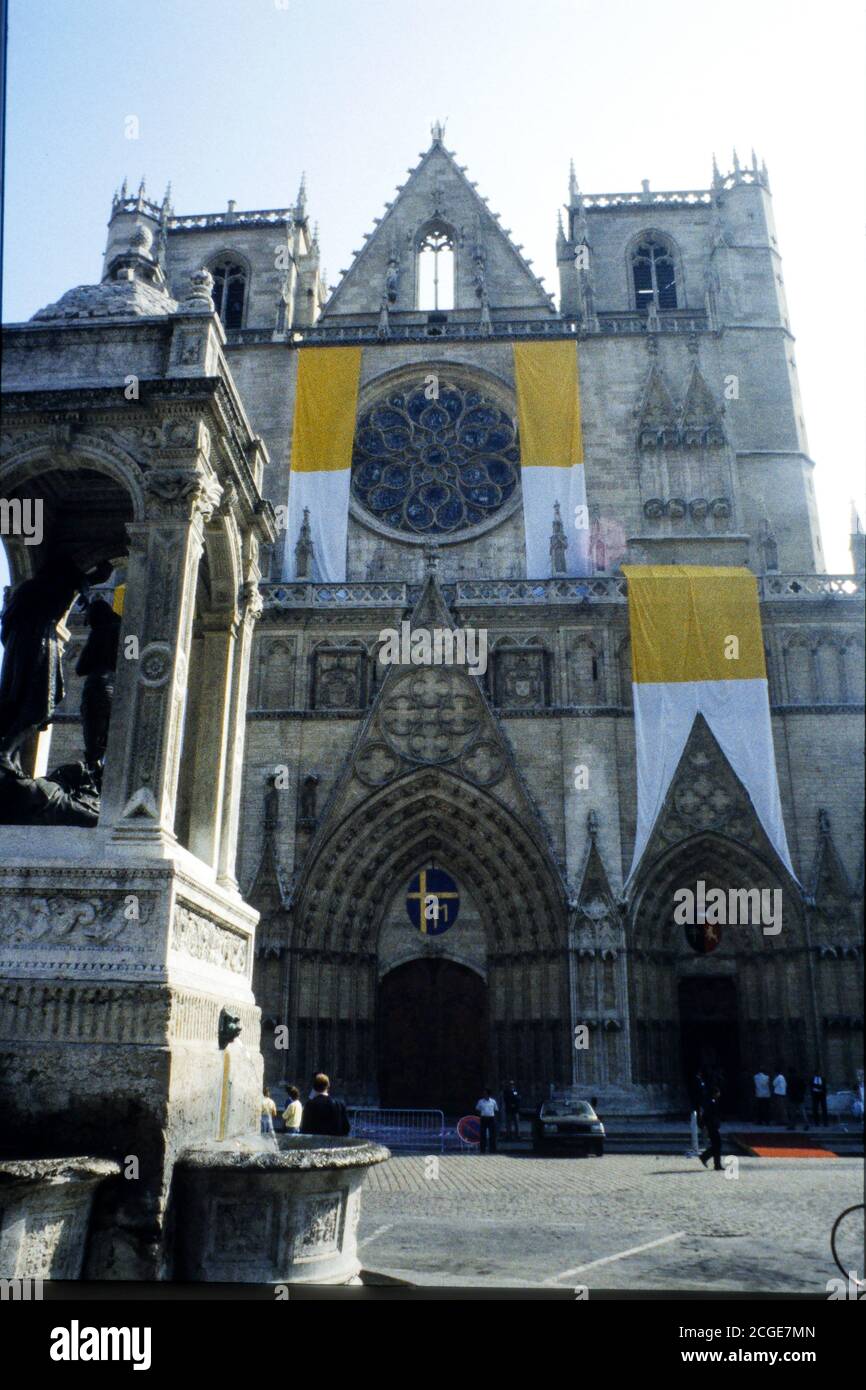 Pope John Paul II pays visit to Lyon, 1986, France Stock Photo - Alamy