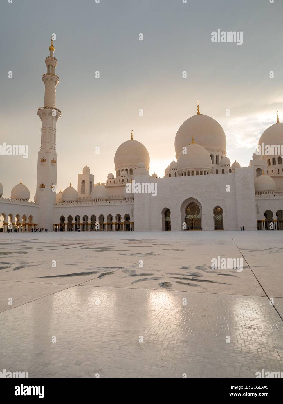 Evening light reflected in the courtyard of the Sheikh Zayed Grand ...