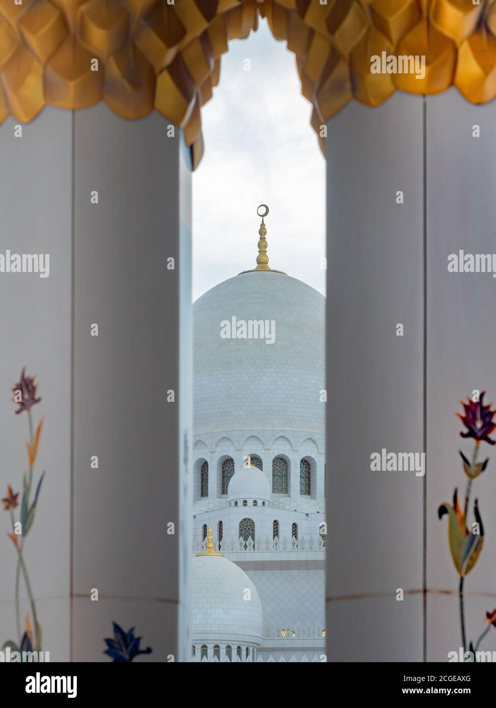 View of domes through arches, Sheikh Zayed Grand Mosque, Abu Dhabi, UAE ...