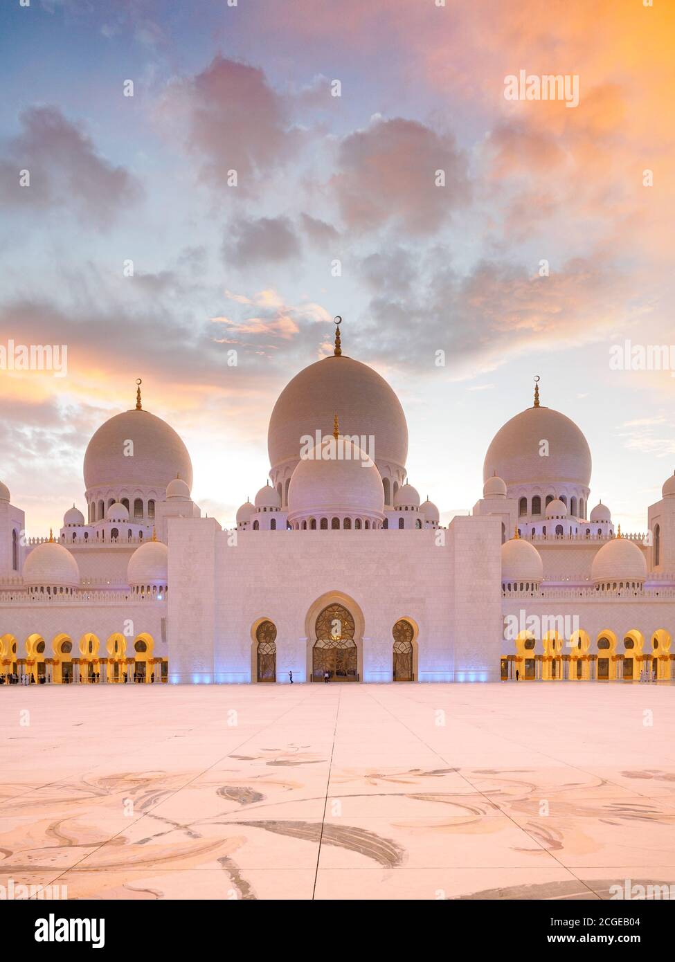 Sheikh zayed grand mosque hi-res stock photography and images - Alamy