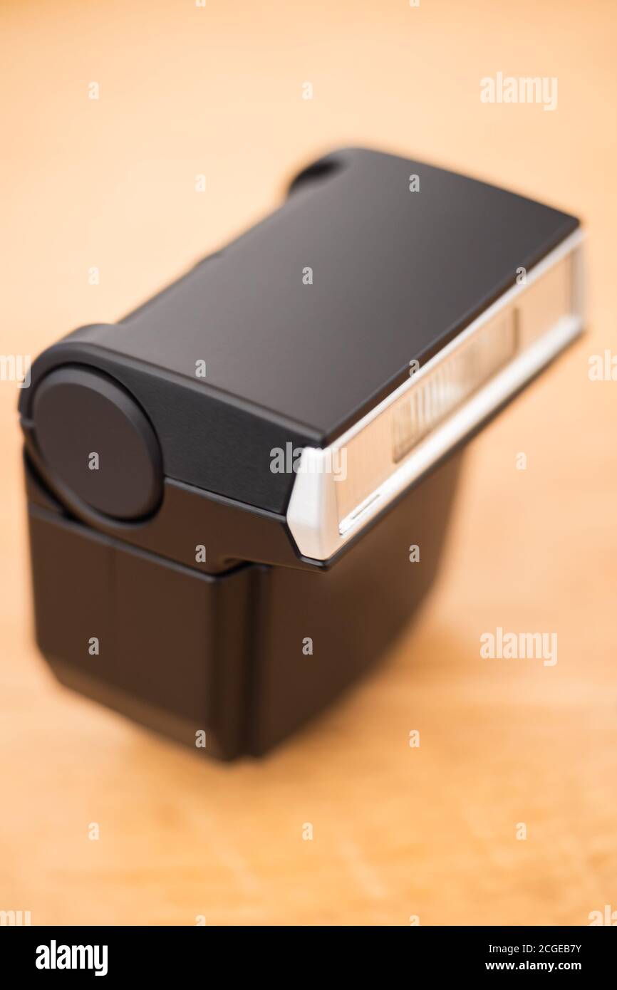 External flash flash light hi-res stock photography and images - Alamy