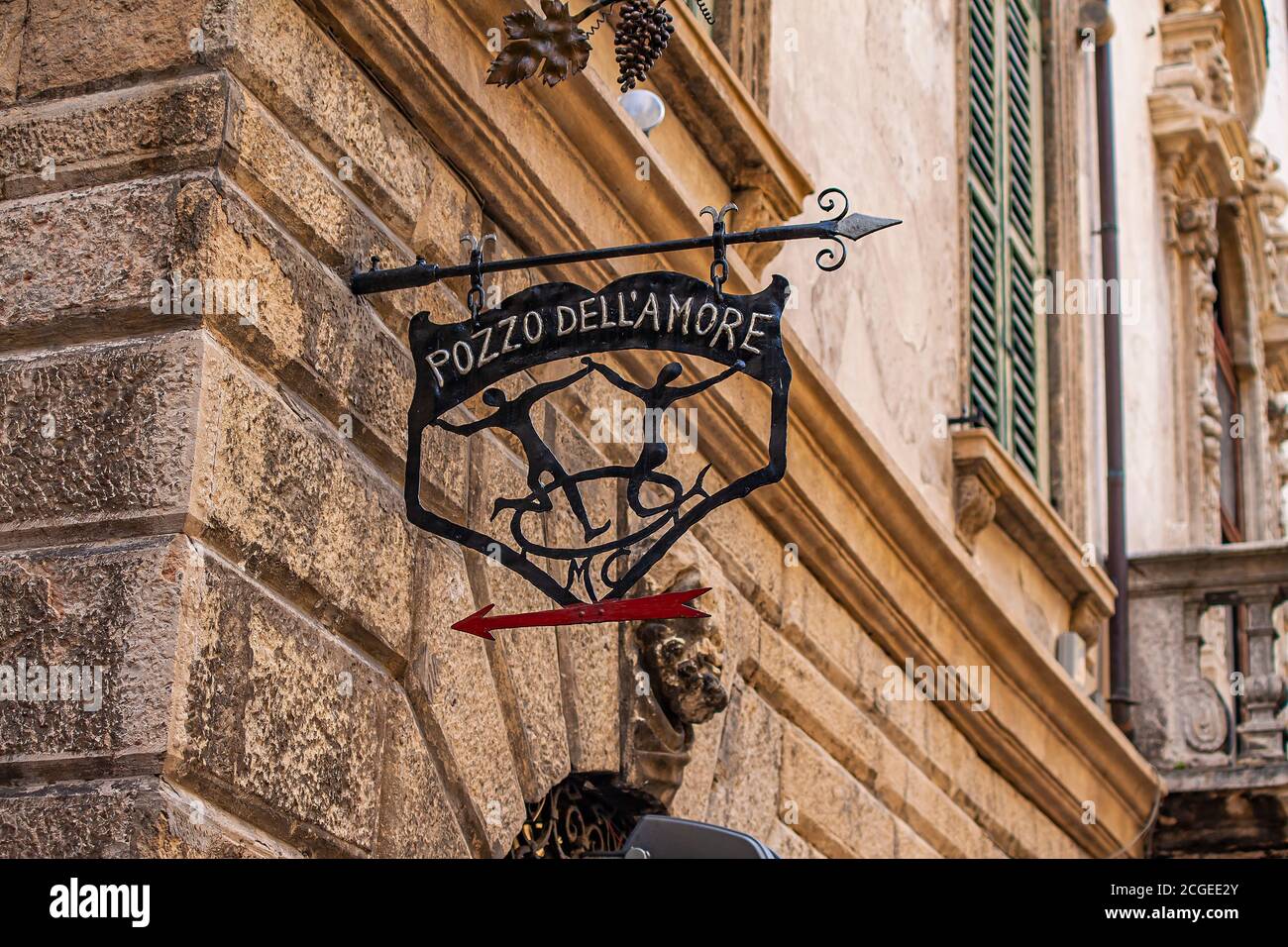 Tourist sign verona hi-res stock photography and images - Alamy