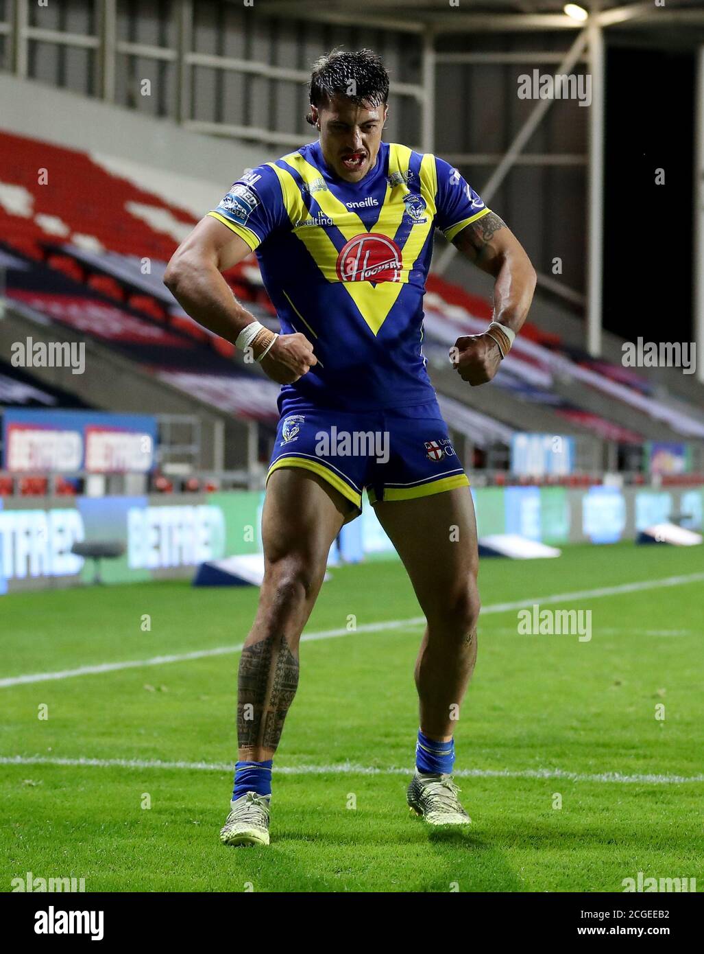 Warrington wolves anthony gelling celebrates scoring hi-res stock ...