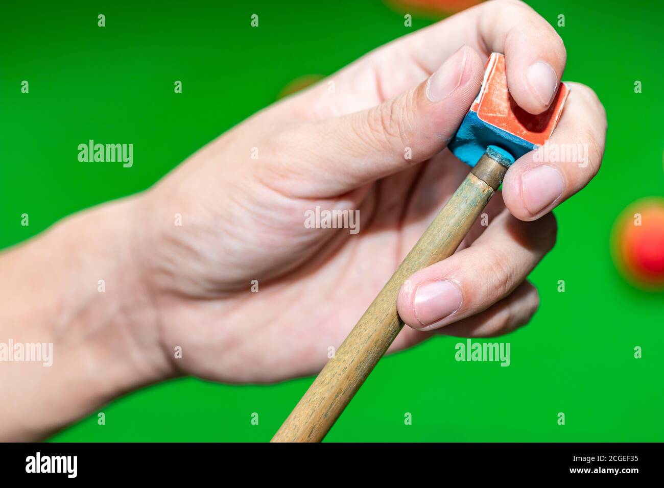 Hand snooker balls hi-res stock photography and images - Alamy