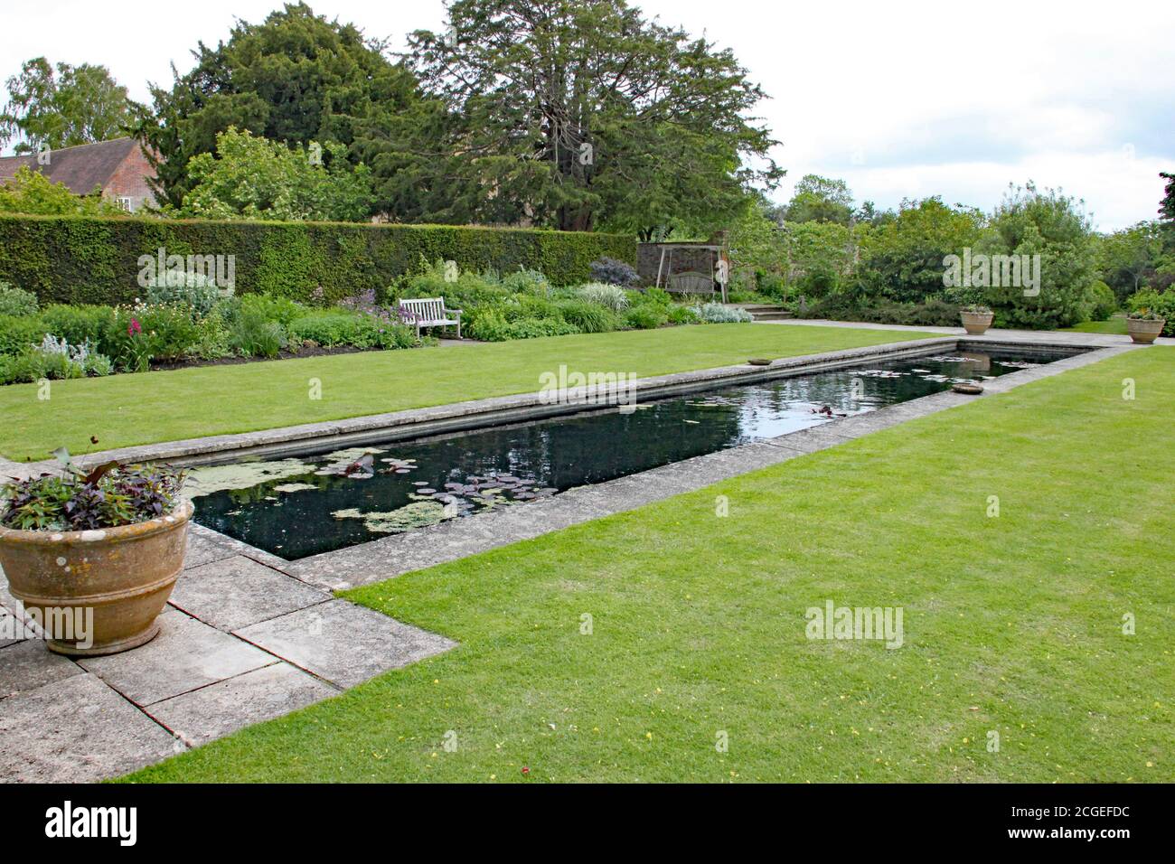 Oblong pond hi-res stock photography and images - Alamy