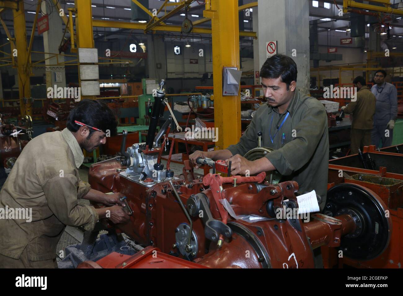 Engine manufacturing hi-res stock photography and images - Alamy