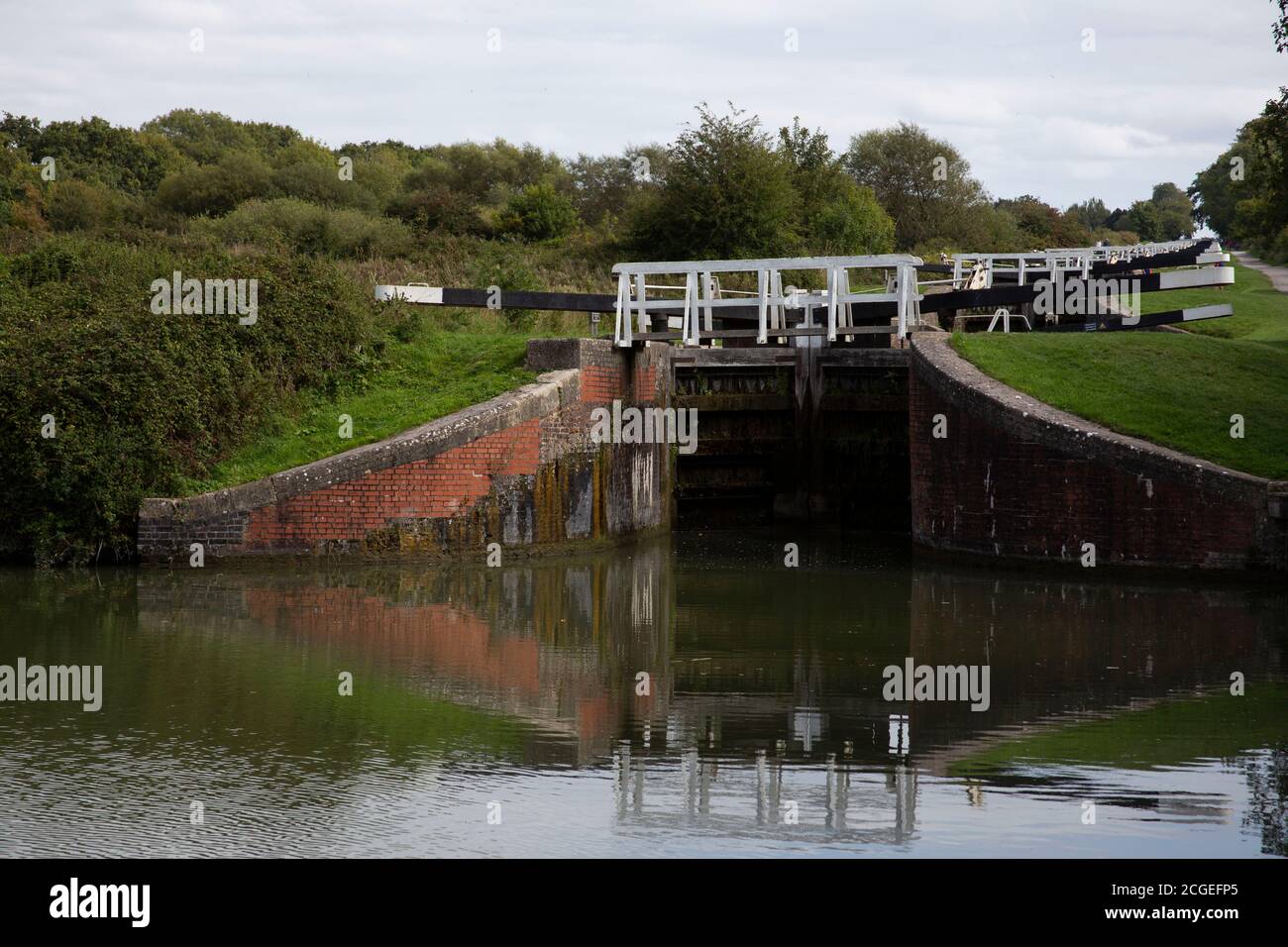 Caen hill lock in devizes hi-res stock photography and images - Alamy