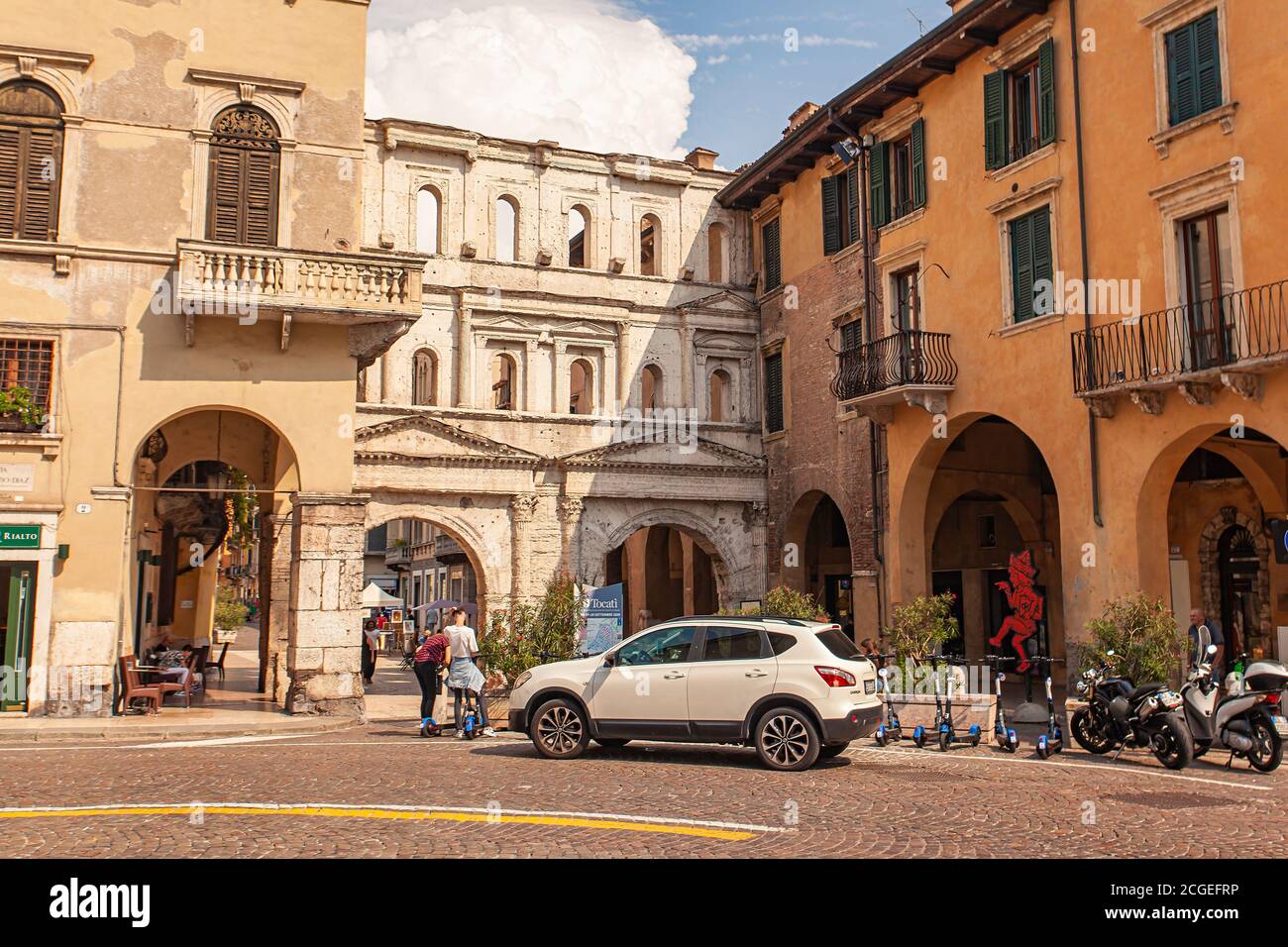 Porta Borsari in Verona 4 Stock Photo - Alamy