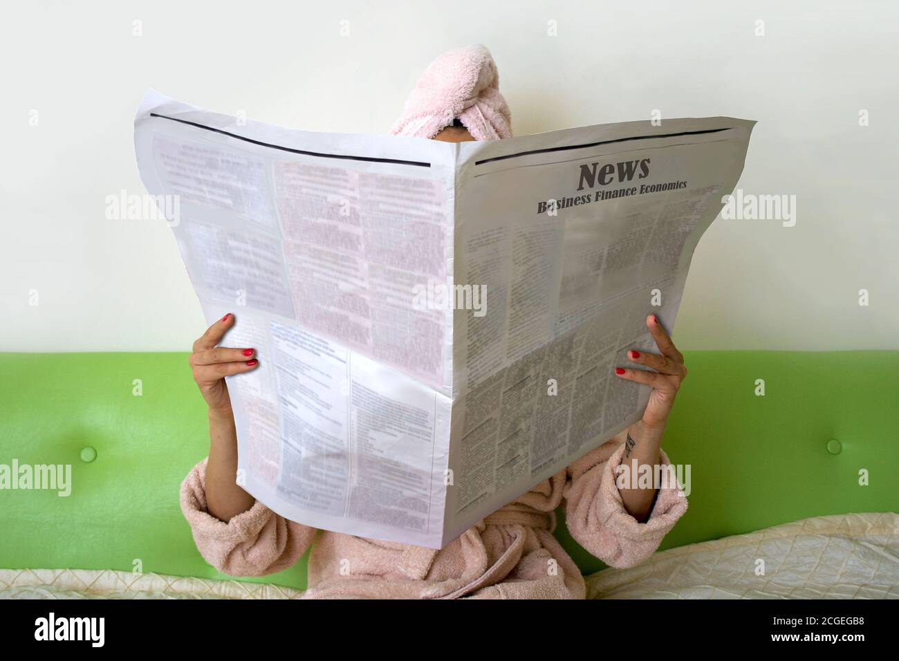 Business woman reading newspaper sitting hi-res stock photography and ...