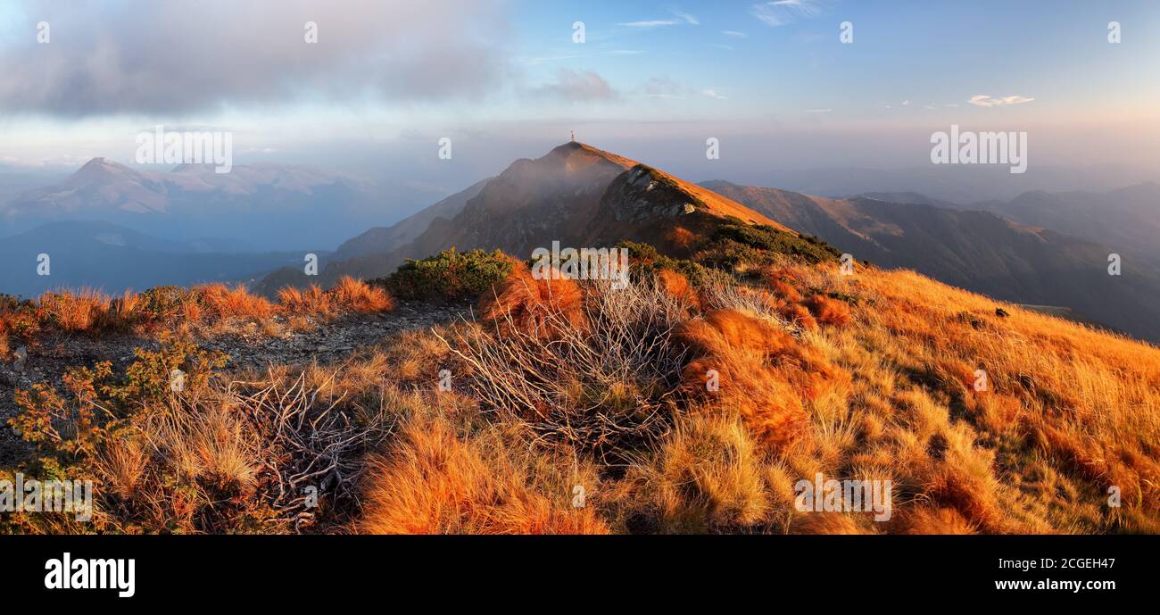 Wallpaper autumn scenery hi-res stock photography and images - Alamy