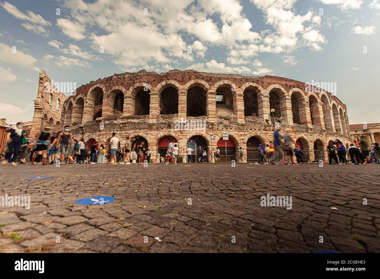 Verona amphitheatre opera romeo hi-res stock photography and images - Alamy
