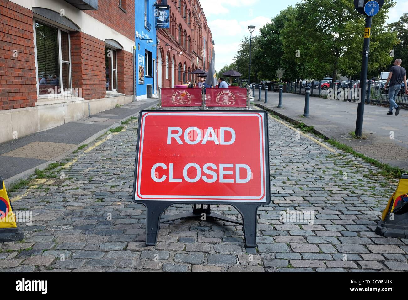 Bristol pub sign hi-res stock photography and images - Alamy