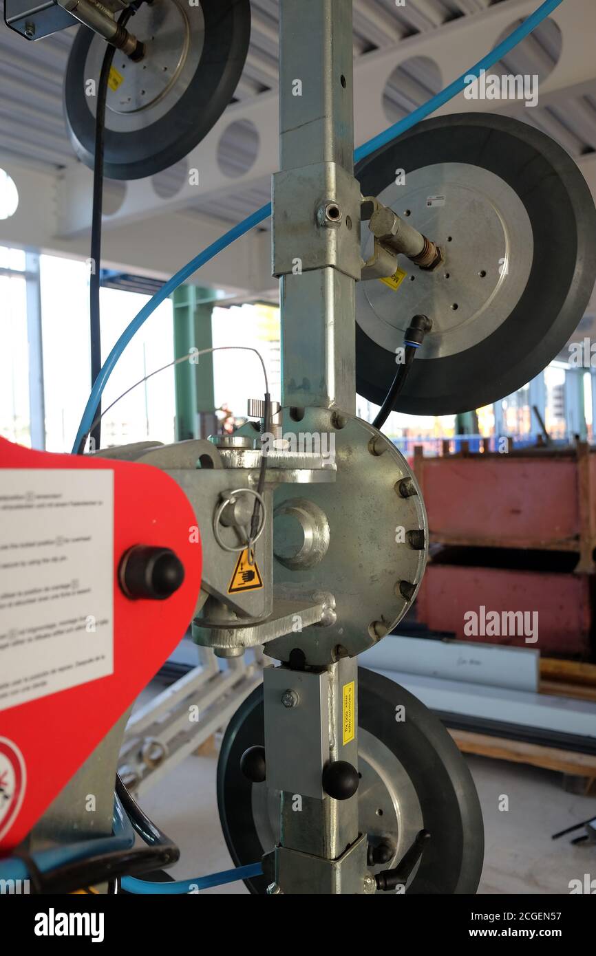September 2020 - Industrial machine for installing large panes of glass ...