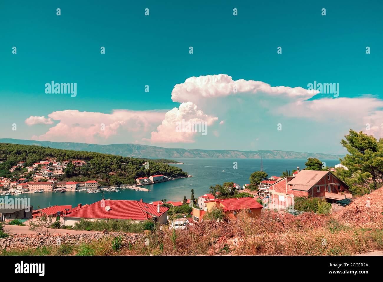 Beautiful view of Jelsa village bay with blue sky and clouds, Hvar ...