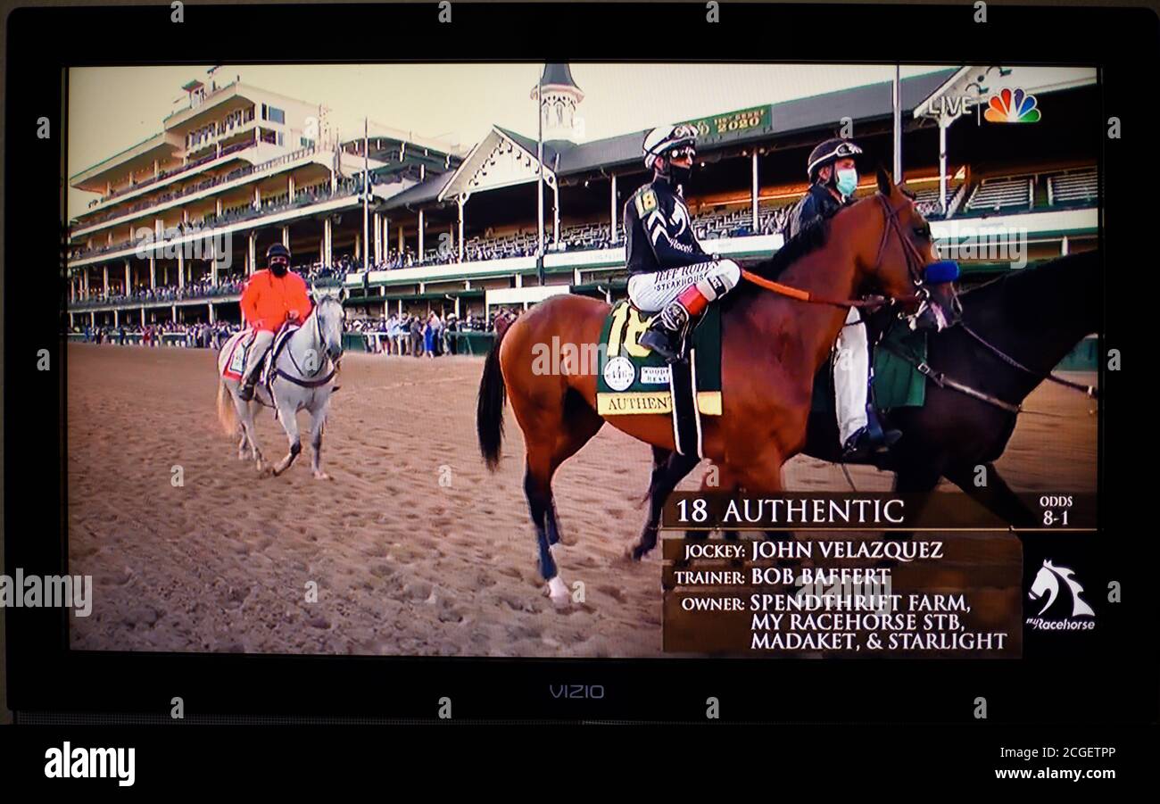 Running horse and jockey hi-res stock photography and images - Alamy