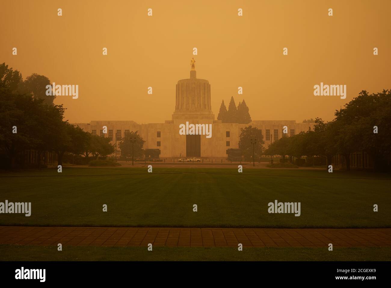 The Oregon State Capitol during the Riverside and Beachie Creek ...
