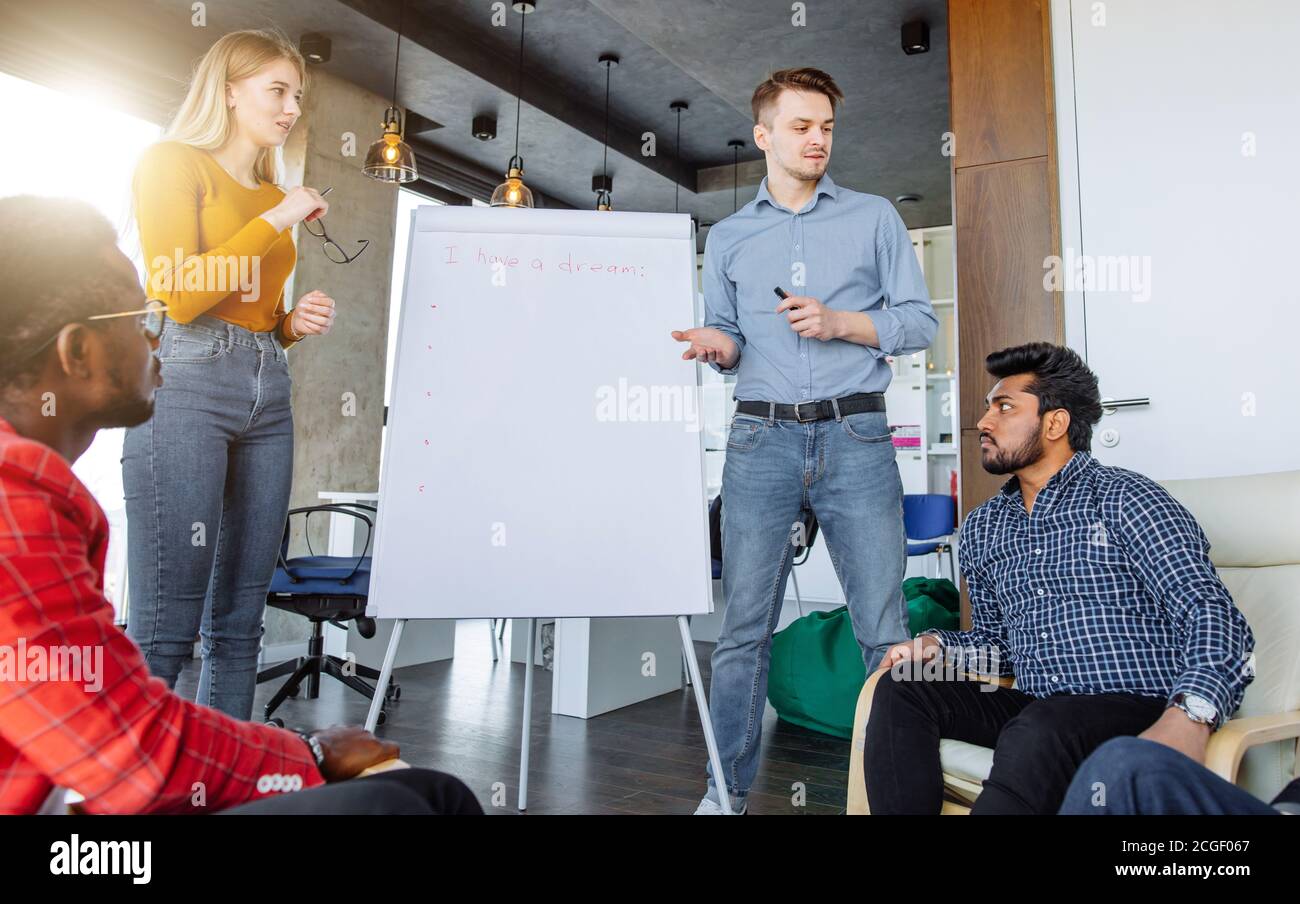 Group flip chart hi-res stock photography and images - Alamy