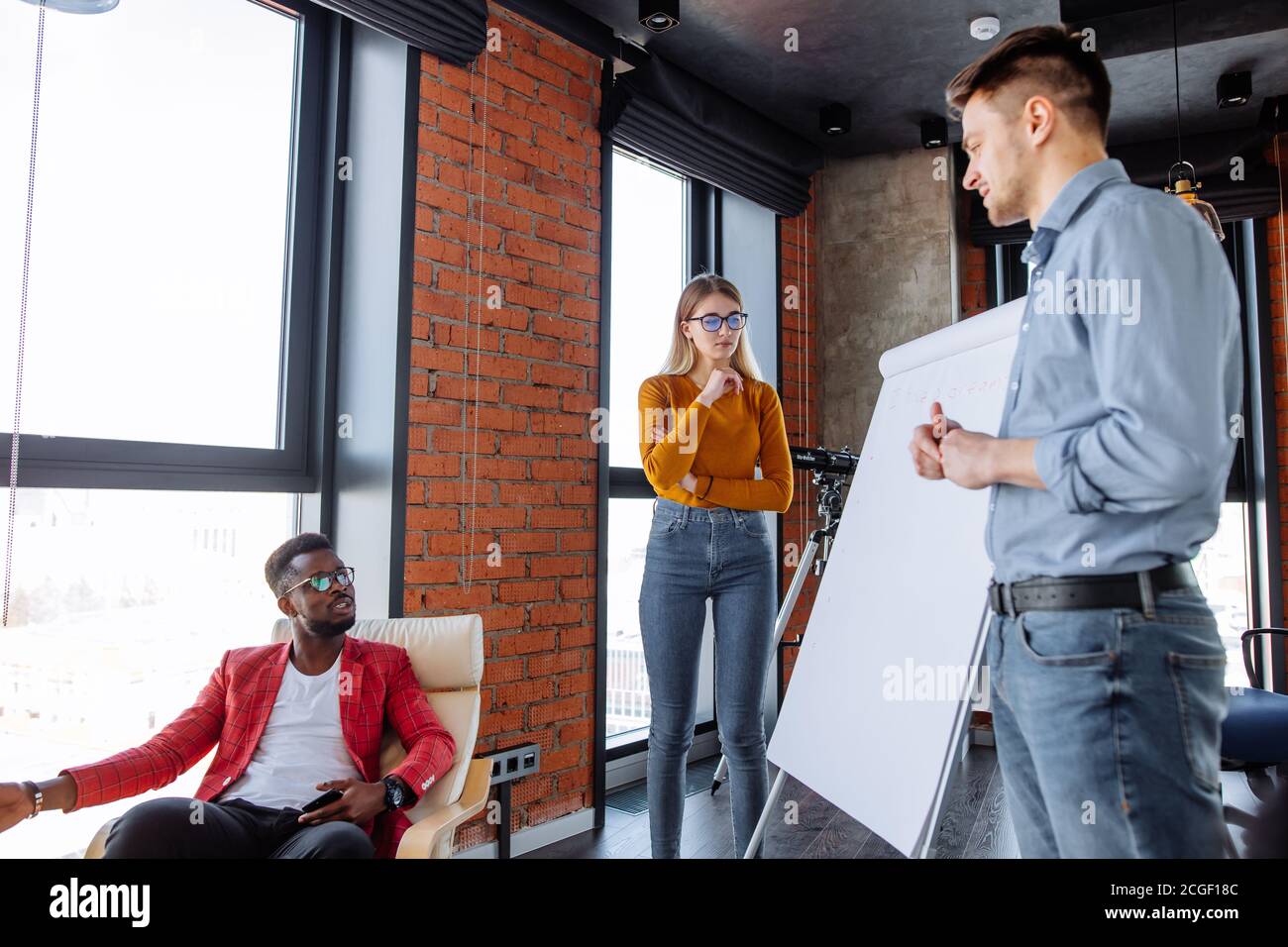 Group flip chart hi-res stock photography and images - Alamy