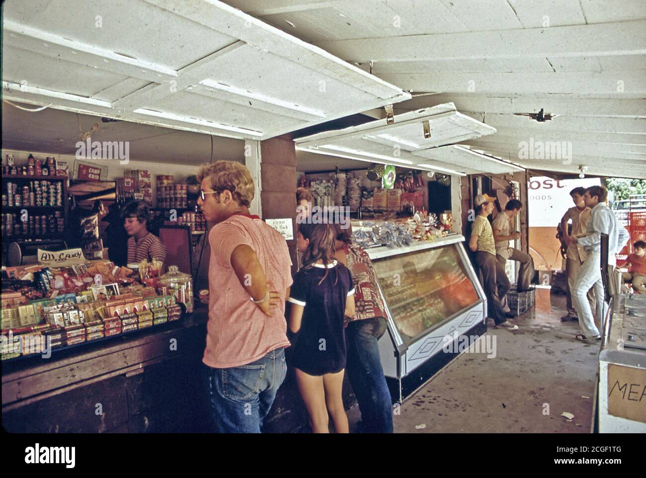 1970s grocery store hi-res stock photography and images - Alamy