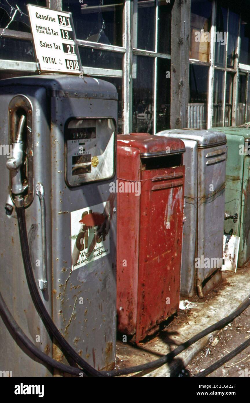 1970s gas pumps hi-res stock photography and images - Alamy