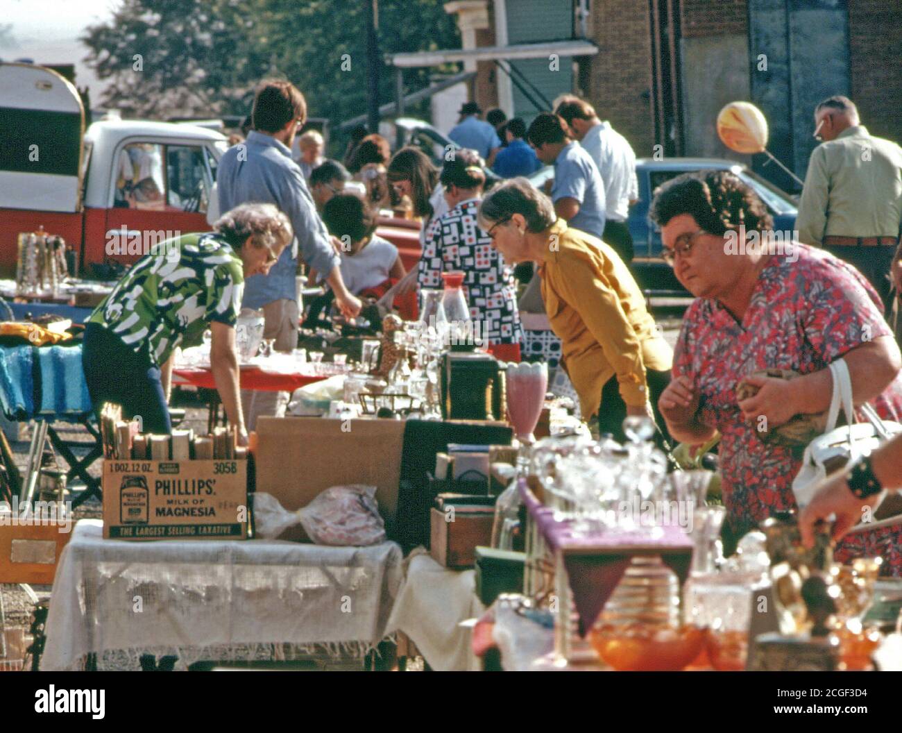 September 1974 - Flea Market Browsers at White Cloud, Kansas, near Troy ...