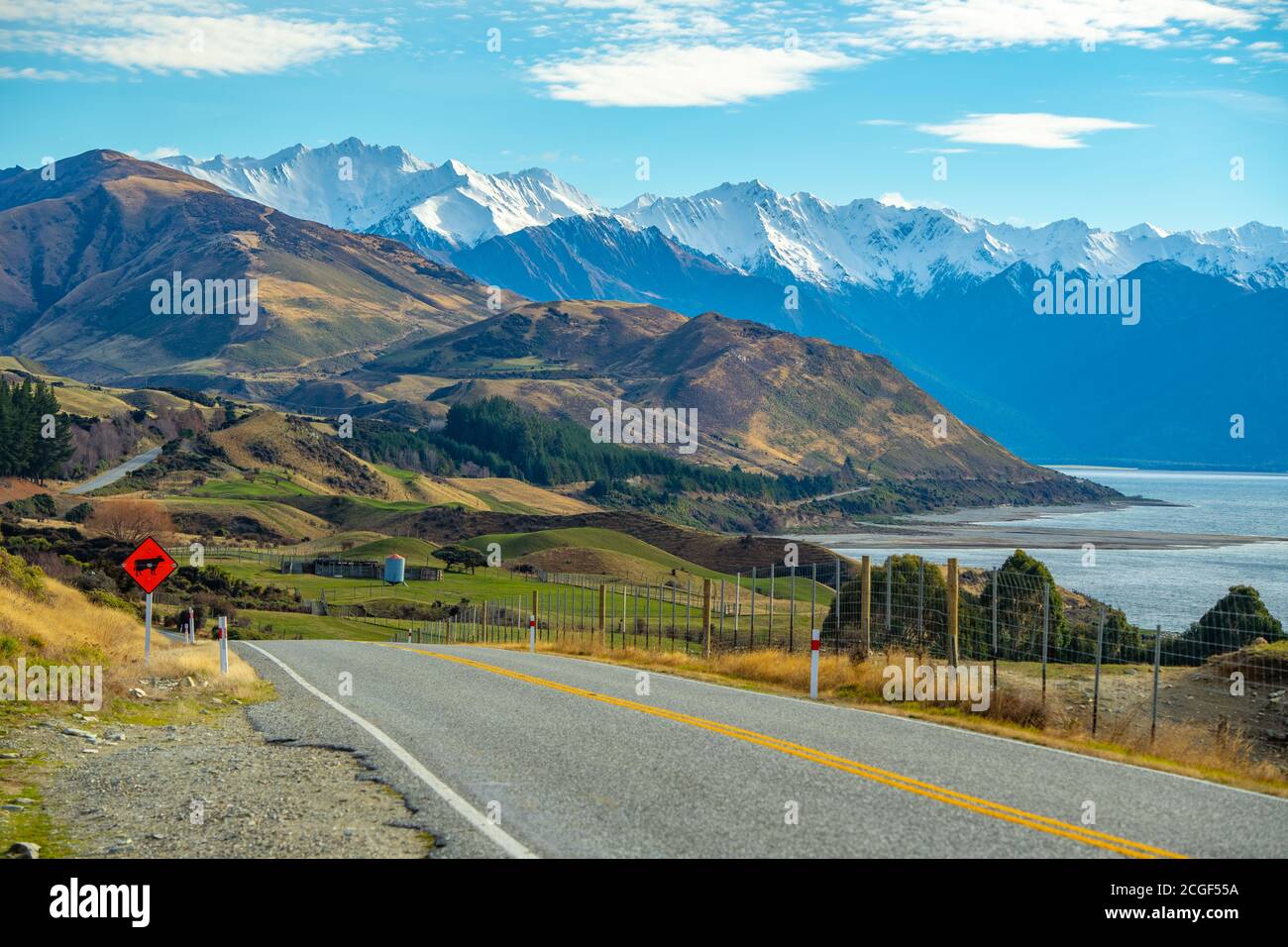 Peter's Lookout at Lake Pukaki, New Zealand. Overlooking Mount Cook in ...