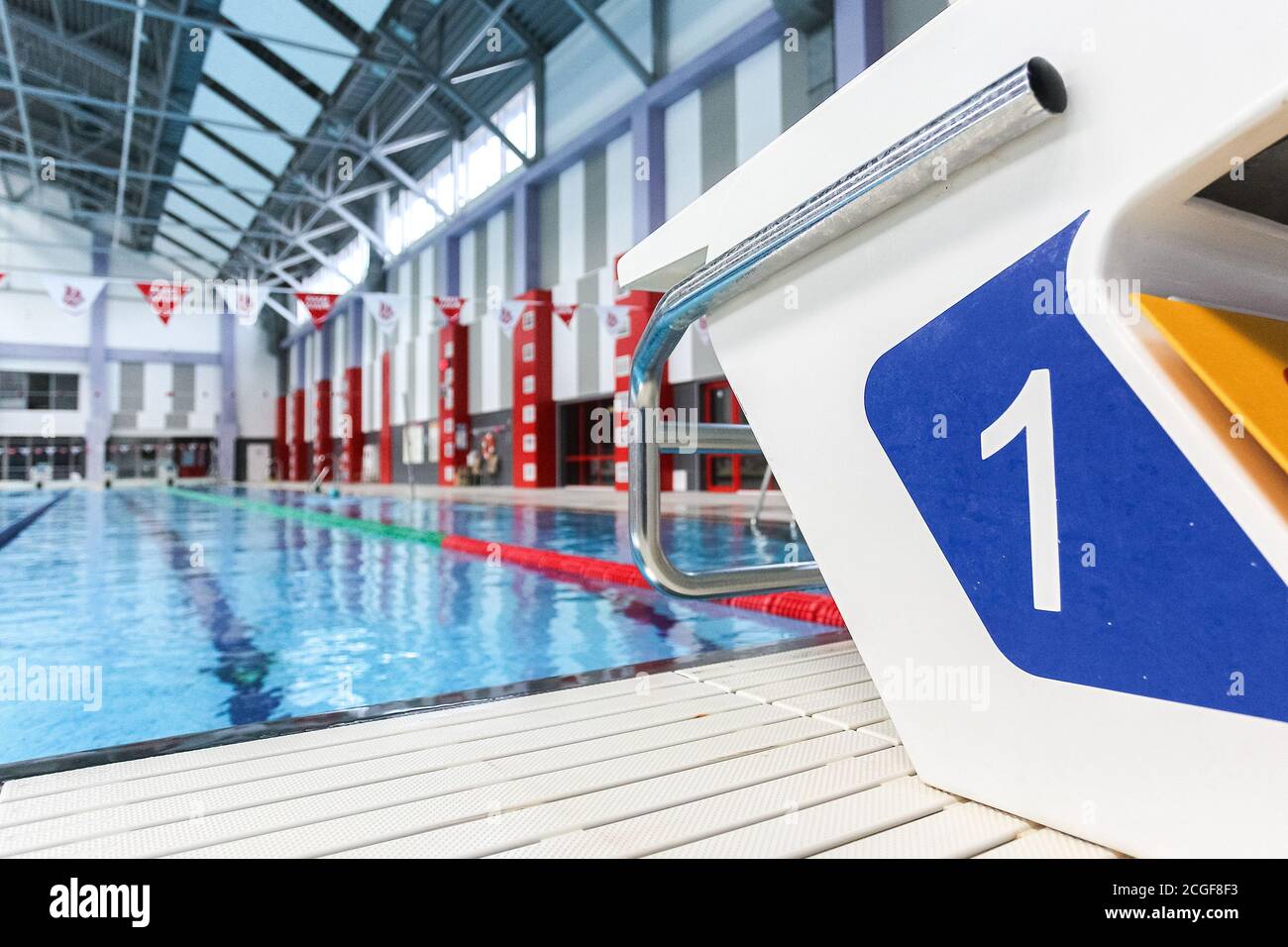 Swimming pool and splitting paths Stock Photo - Alamy