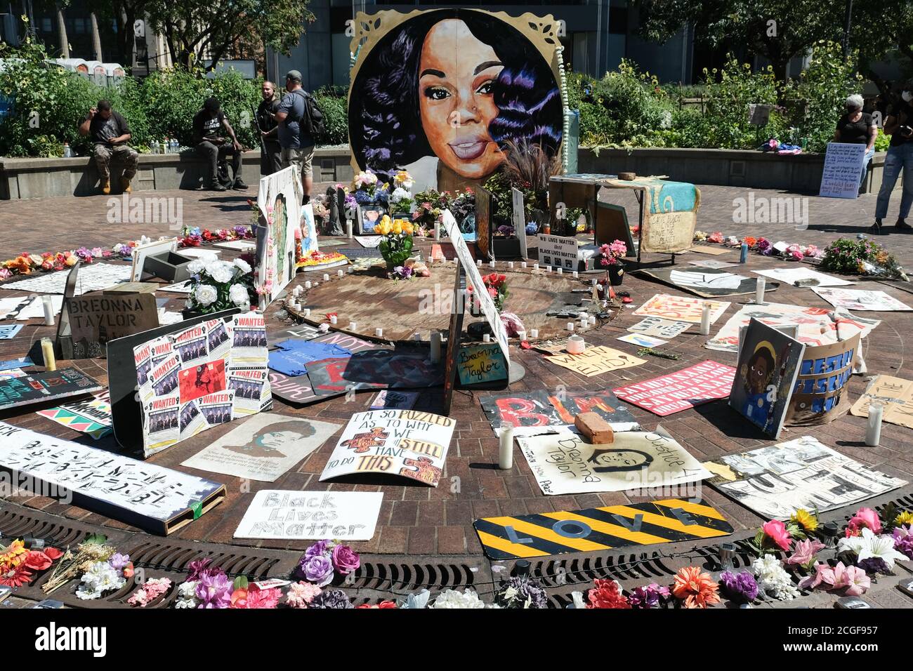 A memorial set up for Breonna Taylor in Jefferson Square Park in ...