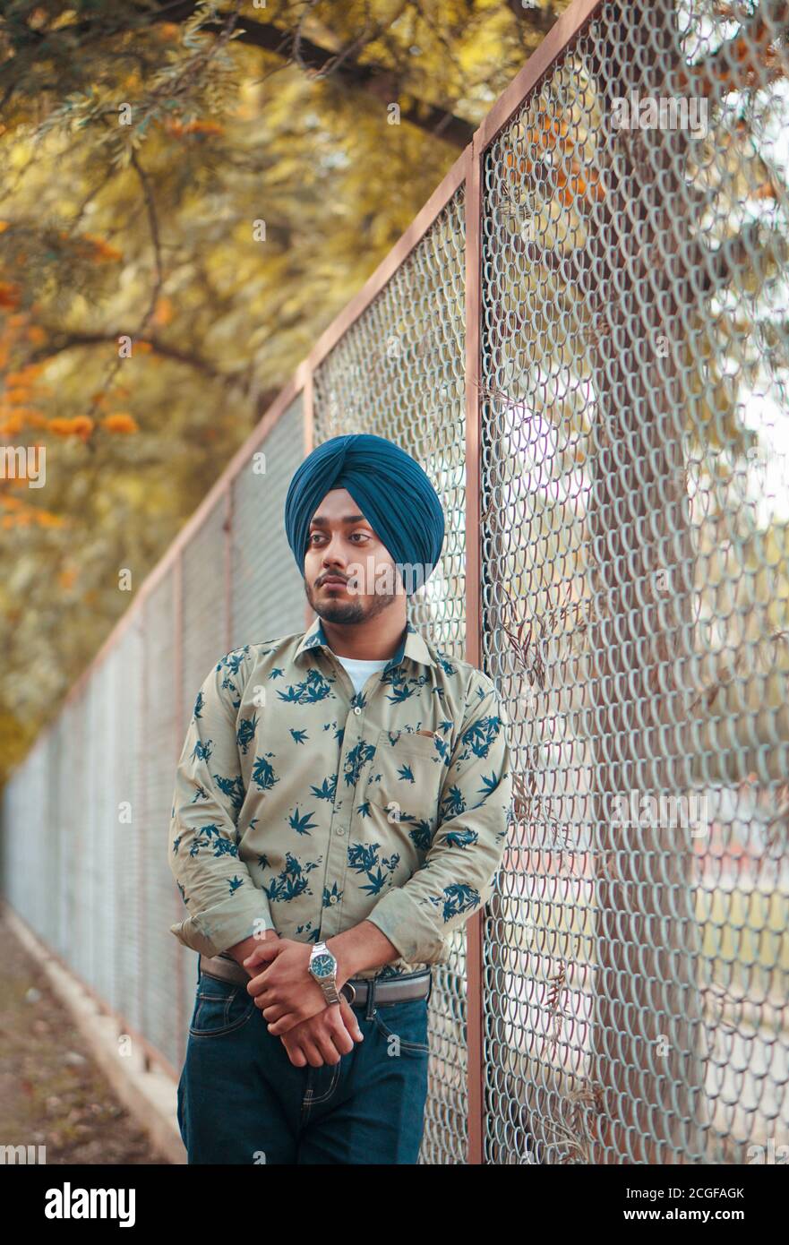 Turban stand hi-res stock photography and images - Alamy