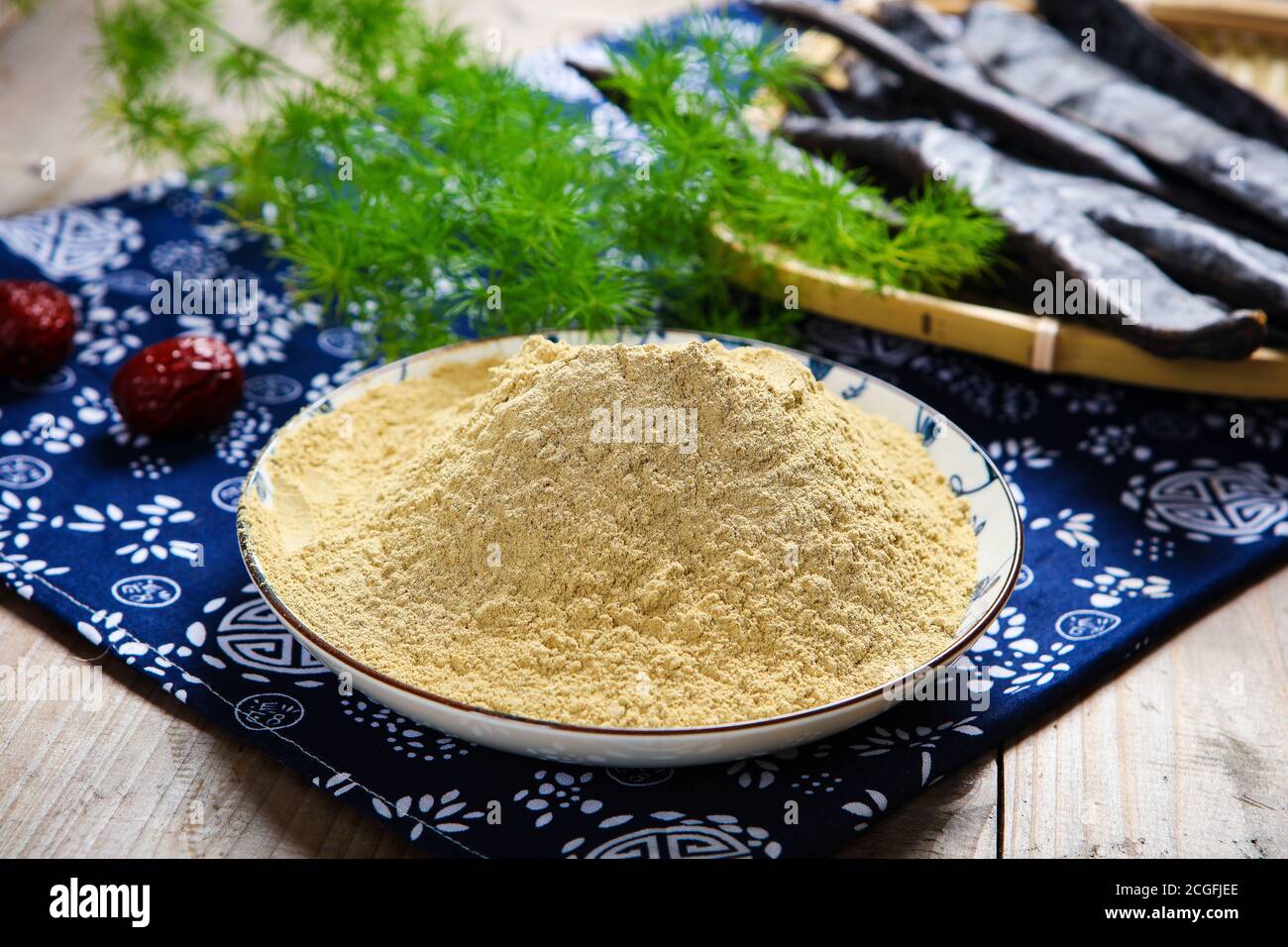 Honeylocust powder hi-res stock photography and images - Alamy
