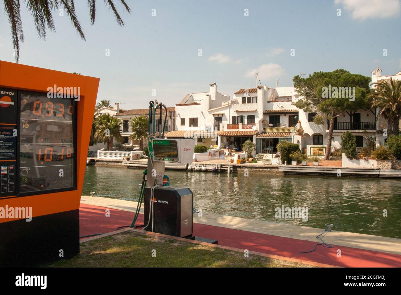 Marine fueling station hi-res stock photography and images - Alamy