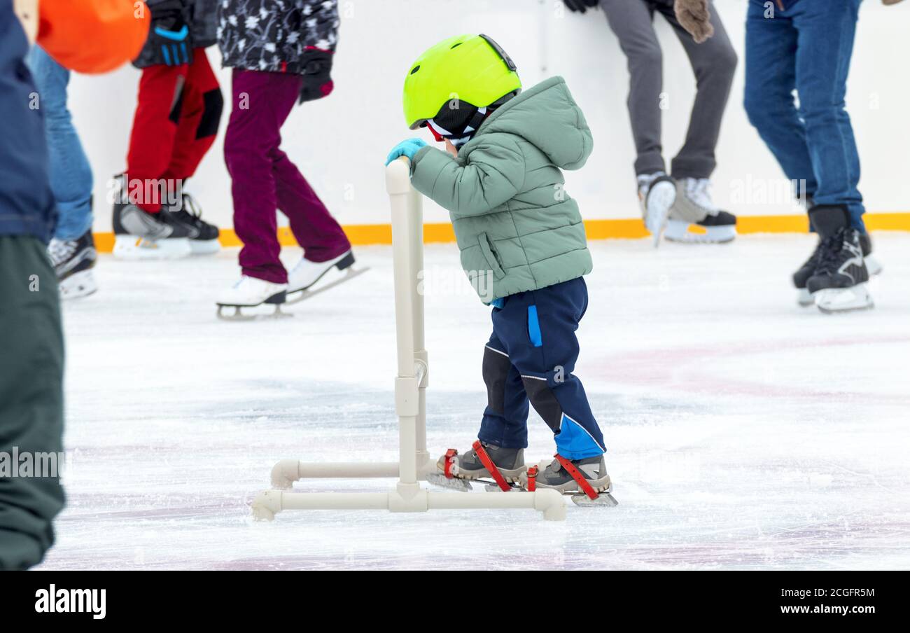Difficulties of the first steps on skates. Child makes first steps on ...