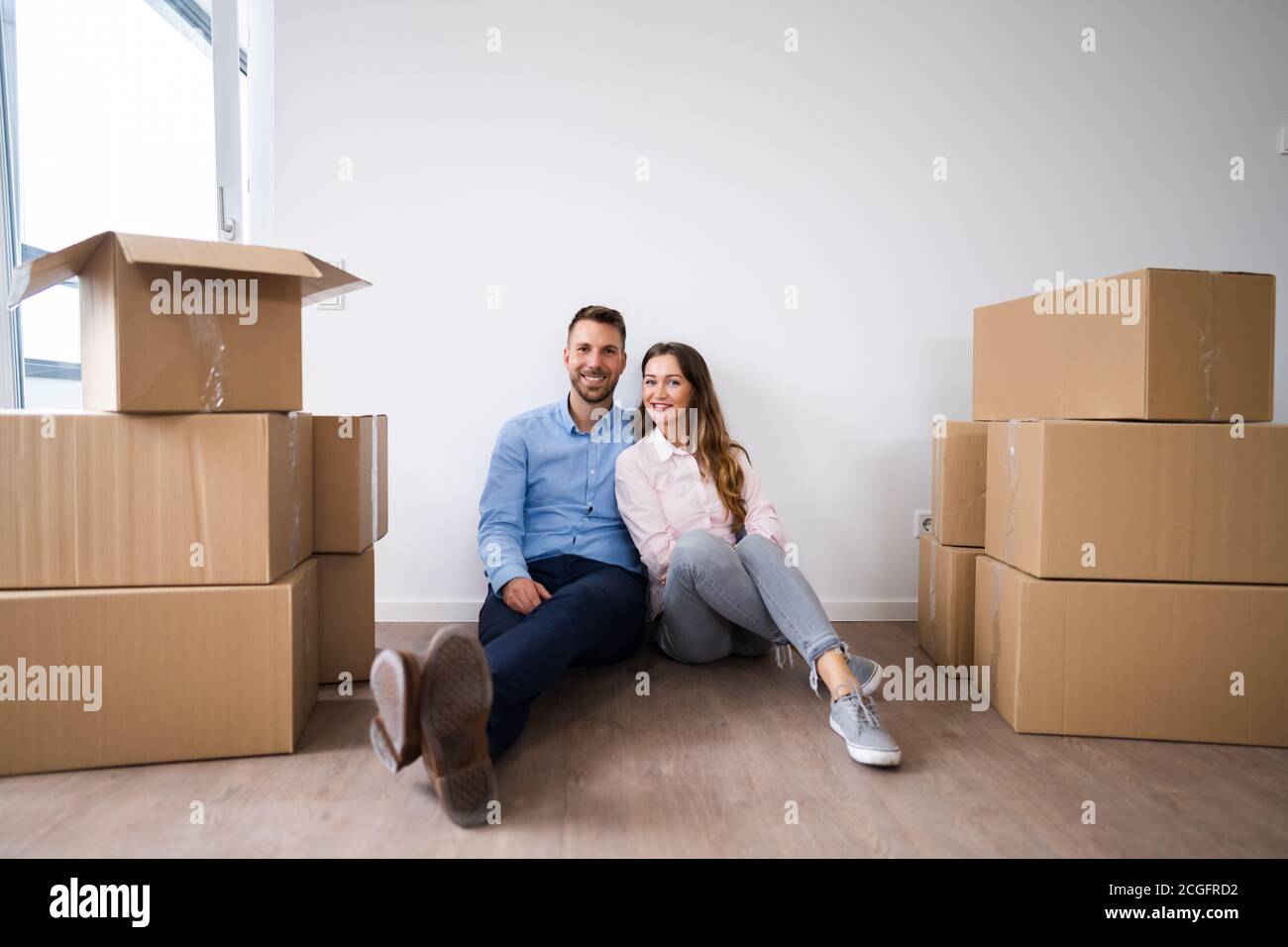 Family moving new house hi-res stock photography and images - Alamy