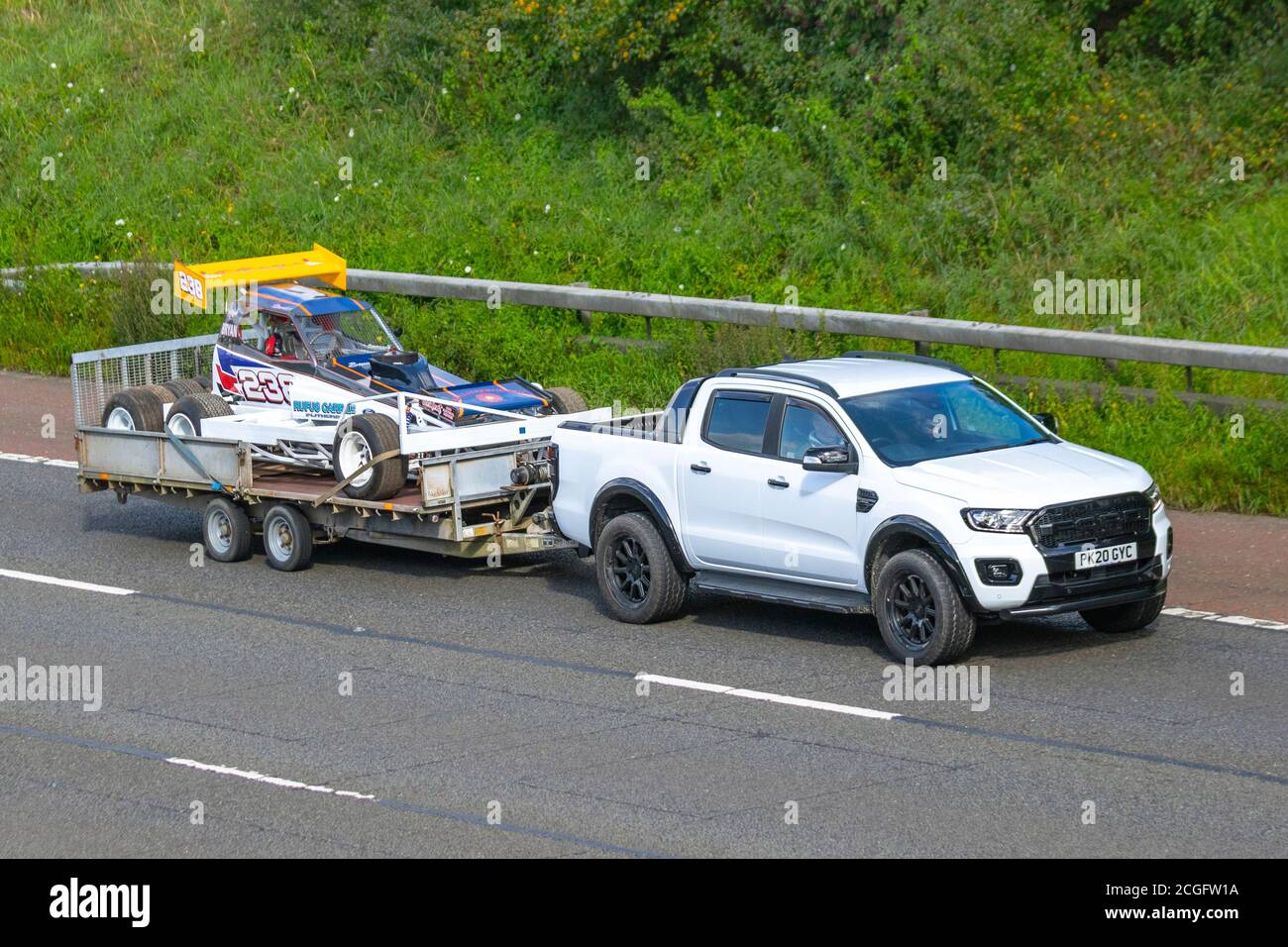 2020 white Ford Ranger Wildtrak Ecoblue 4 towing a Stock racing car on ...