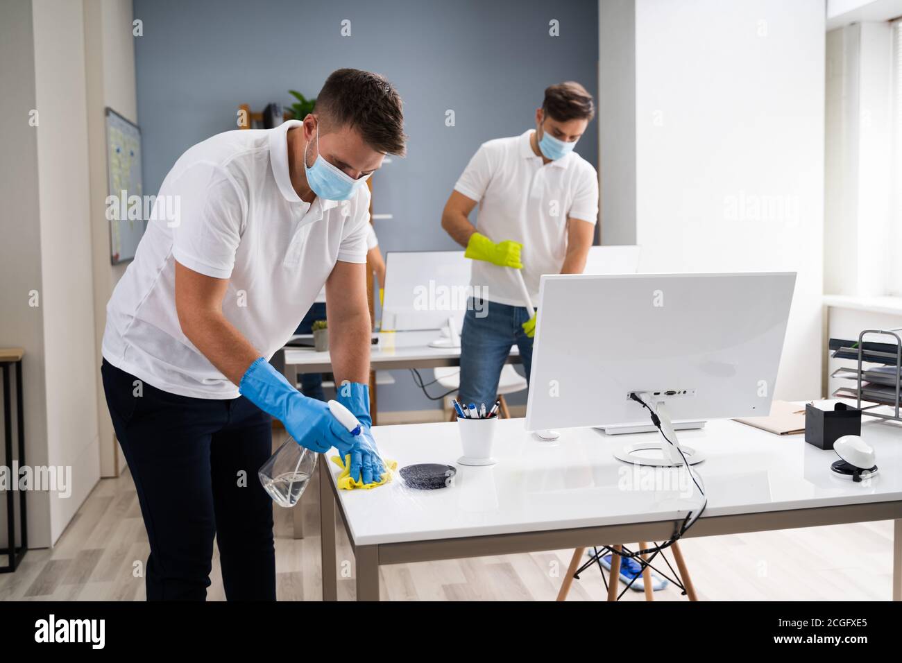 Office cleaning hi-res stock photography and images - Alamy