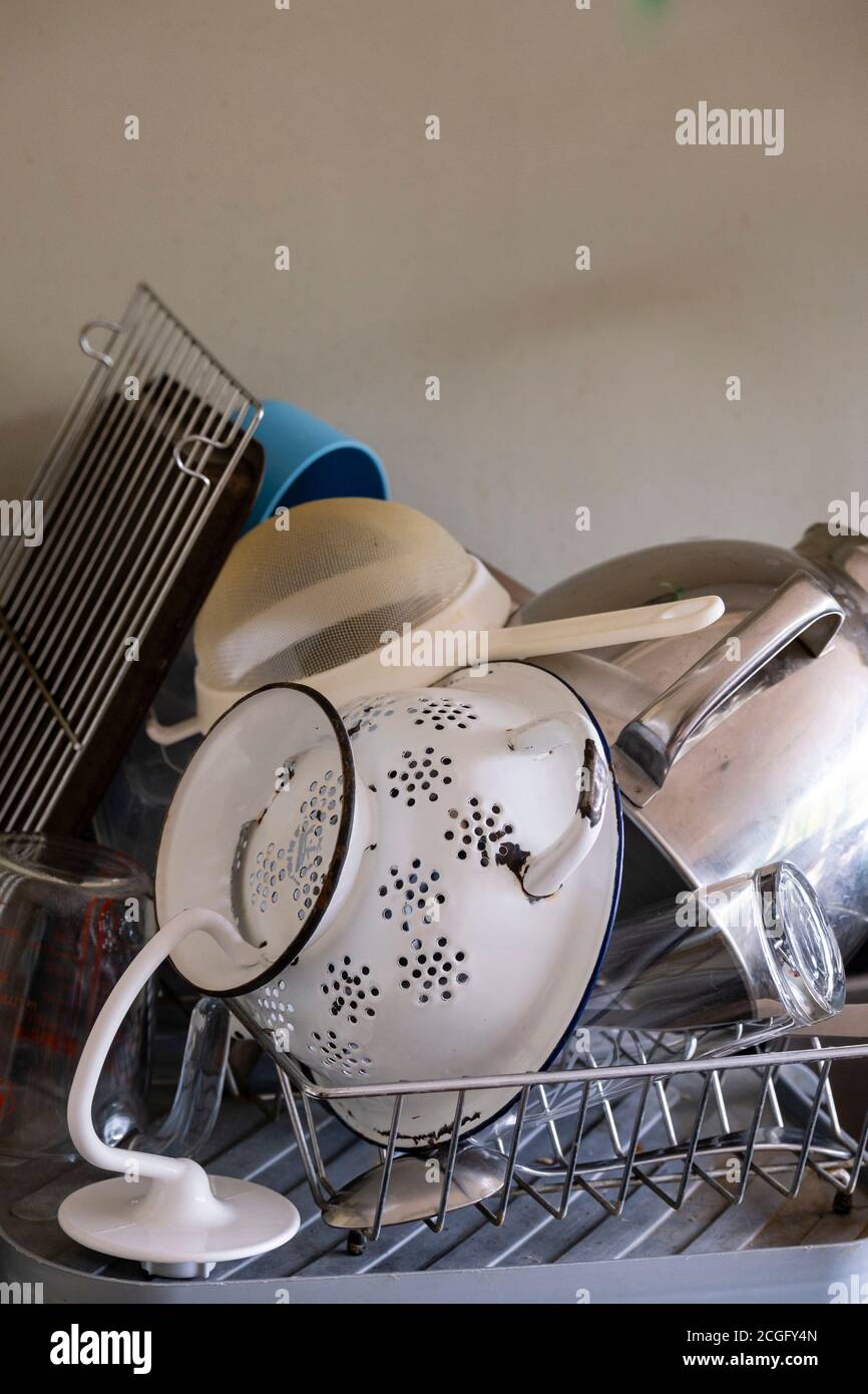 Washing up on a drainign board in a house Stock Photo - Alamy
