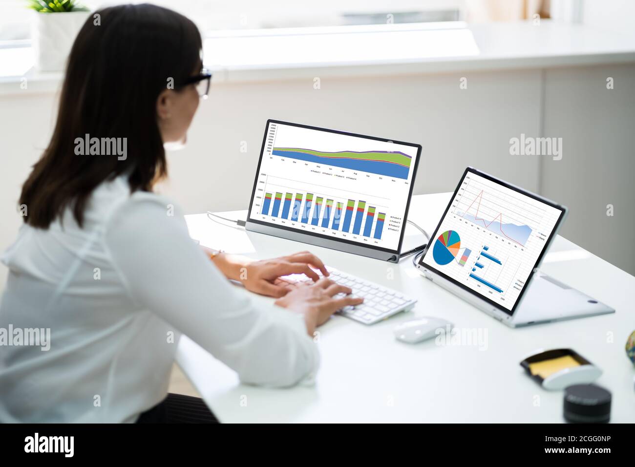 Analyst Women Looking At KPI Data On Computer Screen Stock Photo - Alamy