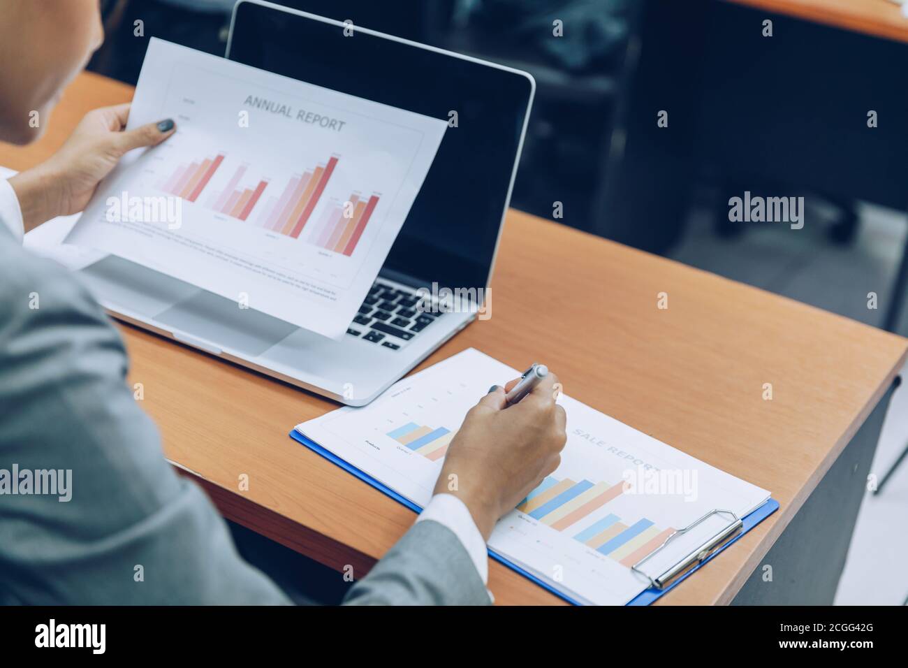 Summarizing hi-res stock photography and images - Alamy