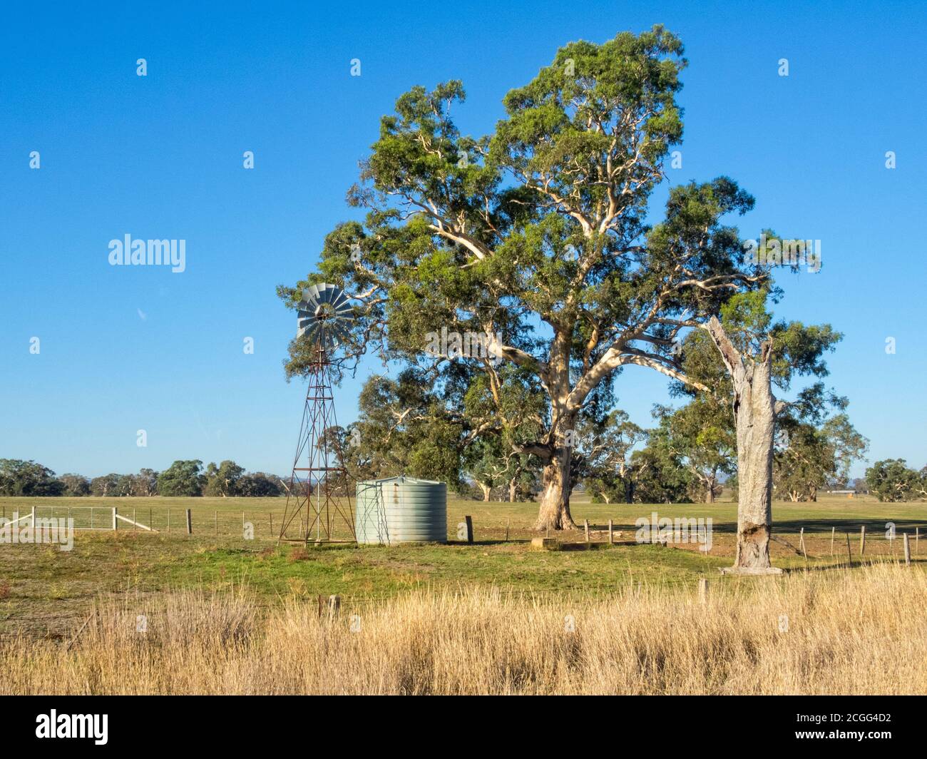 Windmill pump water well hi-res stock photography and images - Alamy