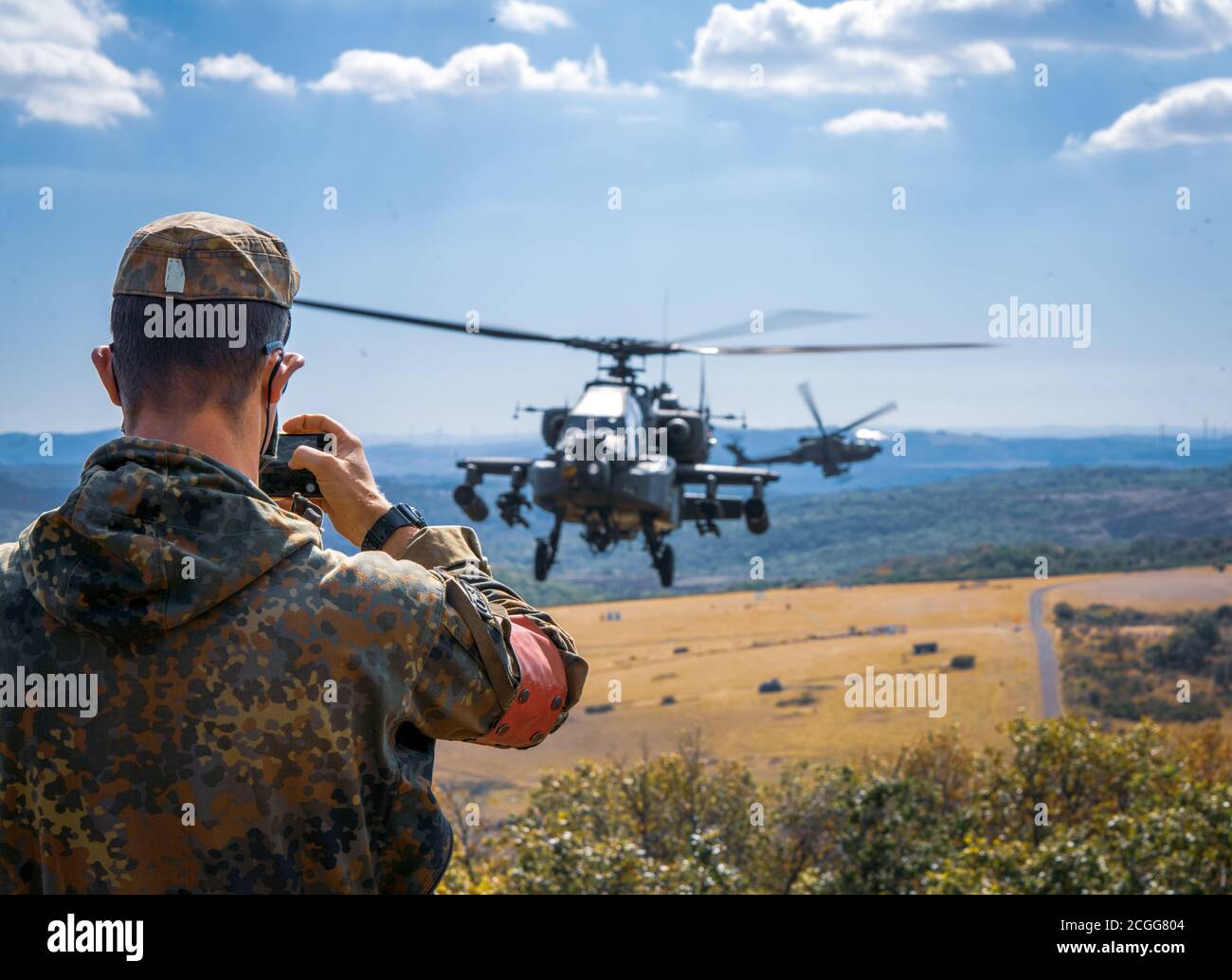 An AH-64 Apache from A Co, 1-3 Attack Reconnaissance Battalion make a ...