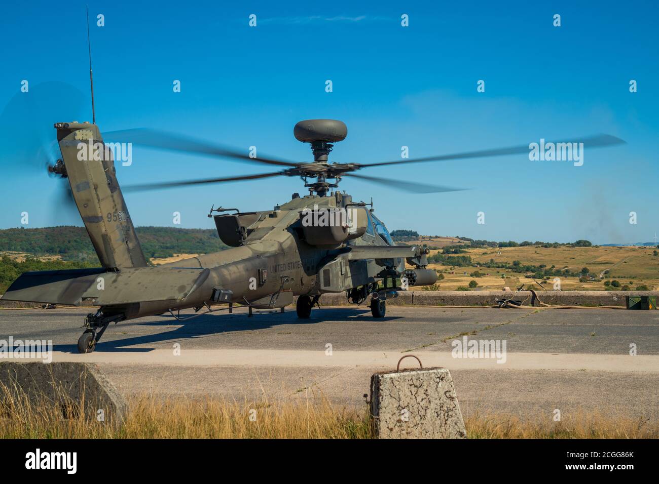 An AH-64 Apache Longbow from A Co, 1-3 Attack Reconnaissance Battalion ...